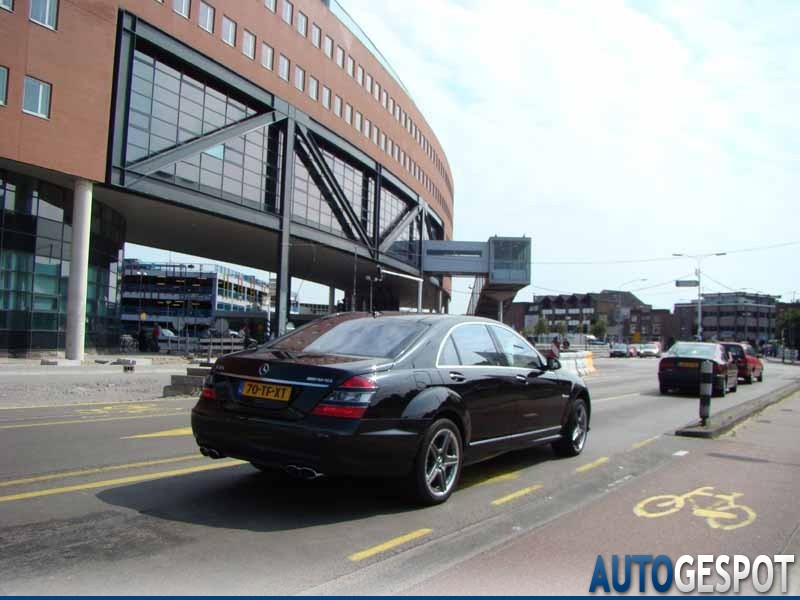 Mercedes-Benz S 65 AMG V221 - 29 October 2010 - Autogespot