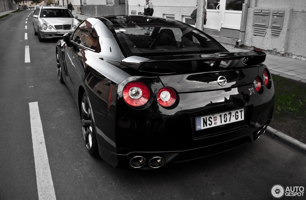 Nissan GT-R - 12 December 2011 - Autogespot