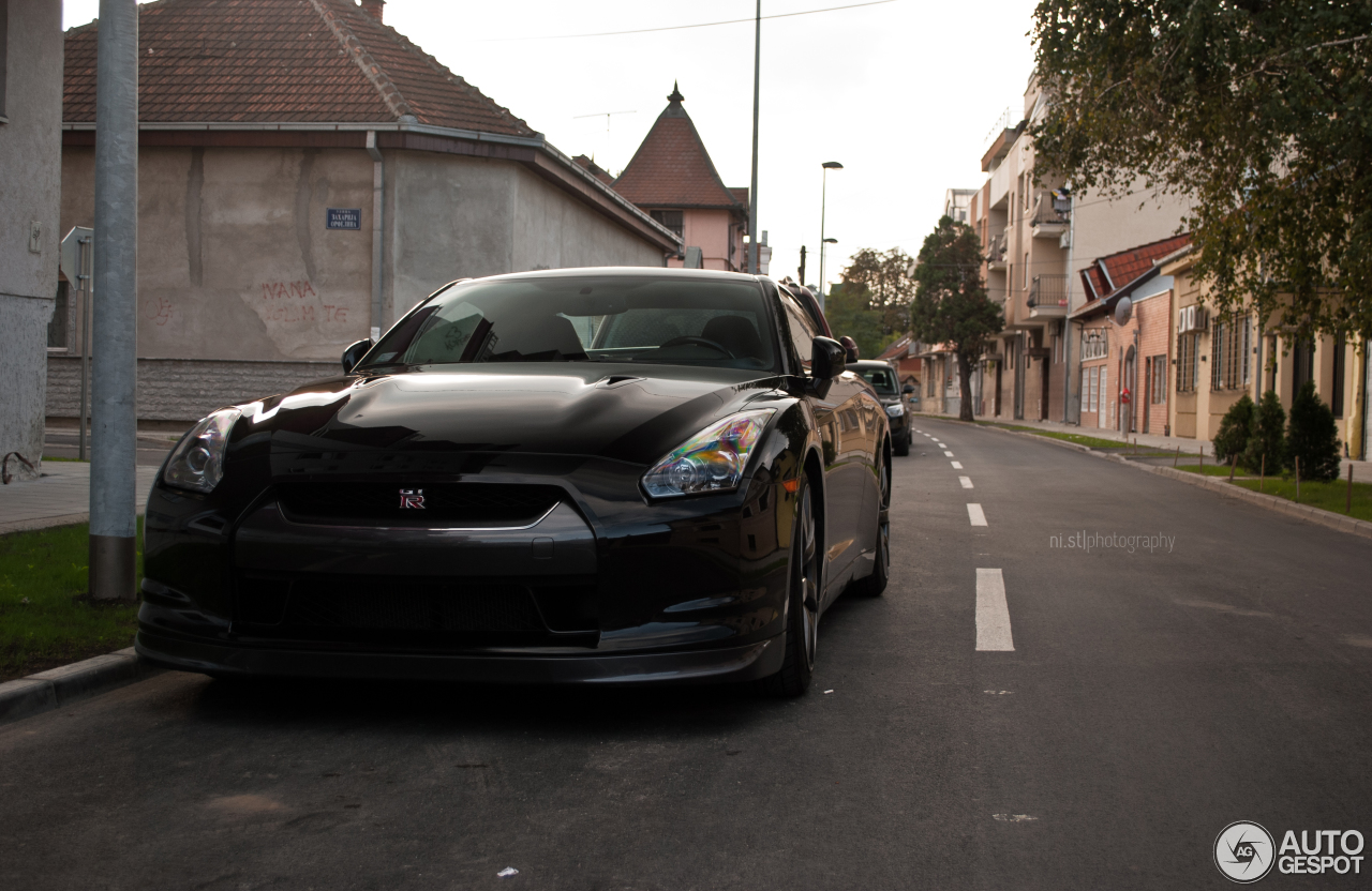 Nissan GT-R - 12 December 2011 - Autogespot