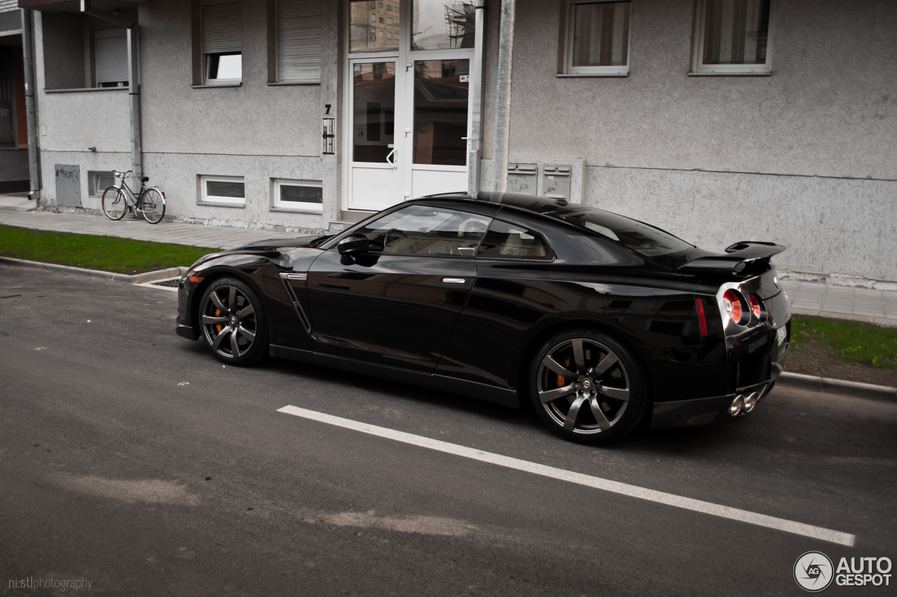 Nissan GT-R - 12 December 2011 - Autogespot