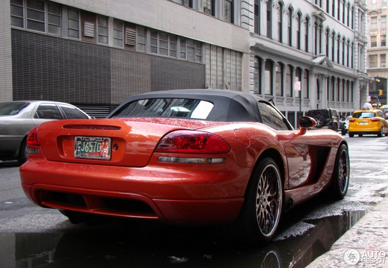 Dodge Viper SRT-10 Roadster Copperhead Edition - 26 August 2013 ...