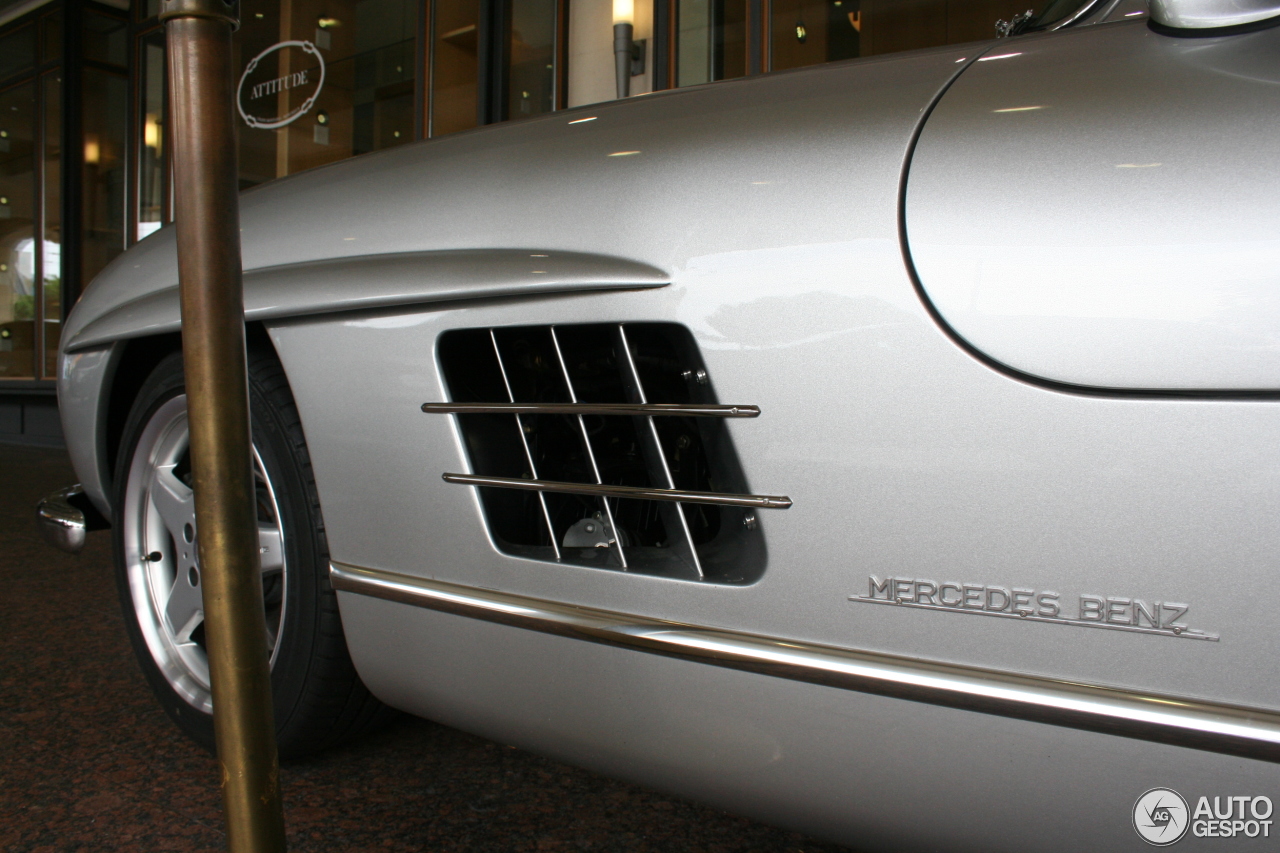 Mercedes-Benz 300 SL Gullwing V8 AMG - 25 December 2014 - Autogespot