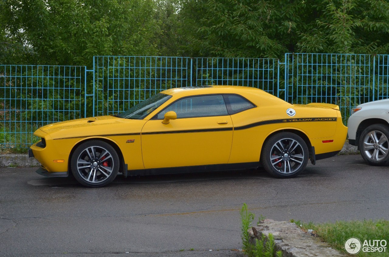 Dodge Challenger SRT-8 392 Yellow Jacket - 24 January 2015 - Autogespot