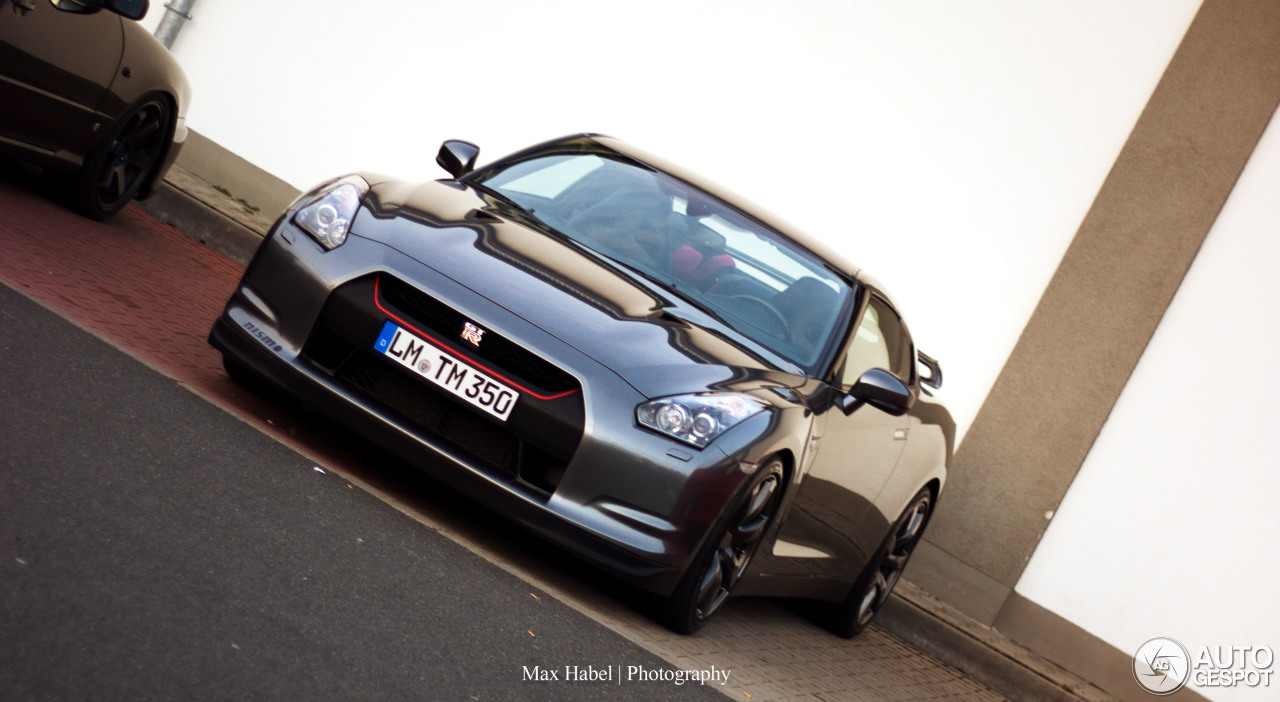 Nissan GT-R - 08 April 2015 - Autogespot