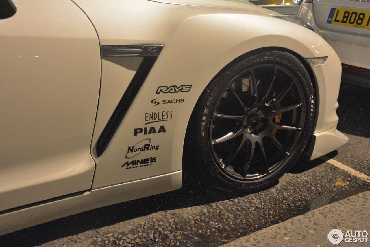 Nissan GT-R - 08 April 2015 - Autogespot