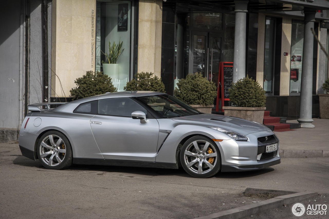 Nissan GT-R - 27 April 2015 - Autogespot