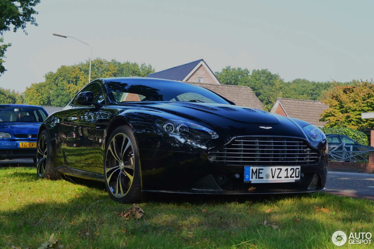 Aston Martin V12 Vantage Carbon Black Edition - 04 October 2015 ...