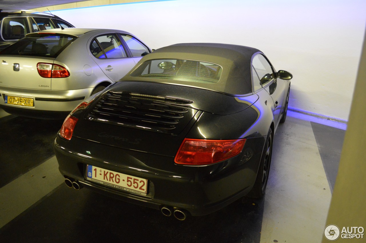 Porsche 997 Carrera S Cabriolet MkI - 17 October 2015 - Autogespot