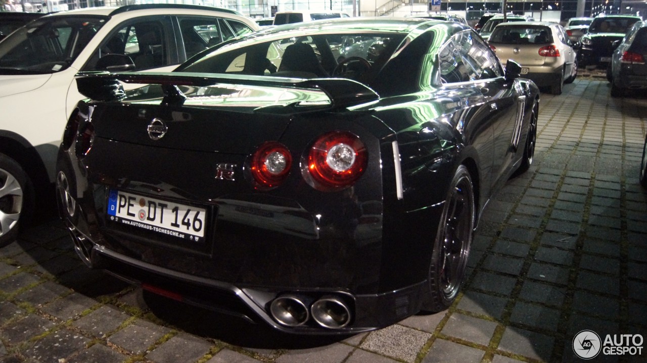 Nissan GT-R 2016 Black Edition - 09 March 2016 - Autogespot