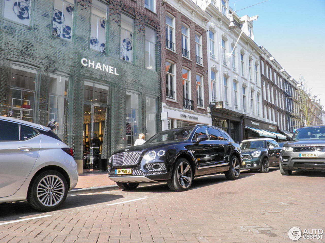 Bentley Bentayga First Edition - 12 May 2016 - Autogespot