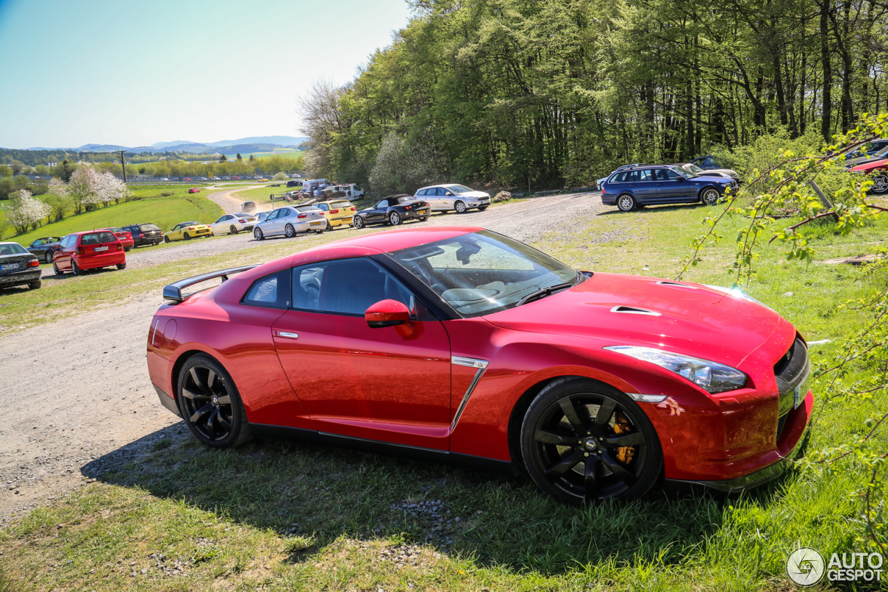 Nissan GT-R - 23 May 2016 - Autogespot