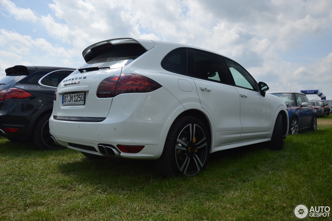 Porsche 958 Cayenne Turbo S MkI - 10 July 2016 - Autogespot