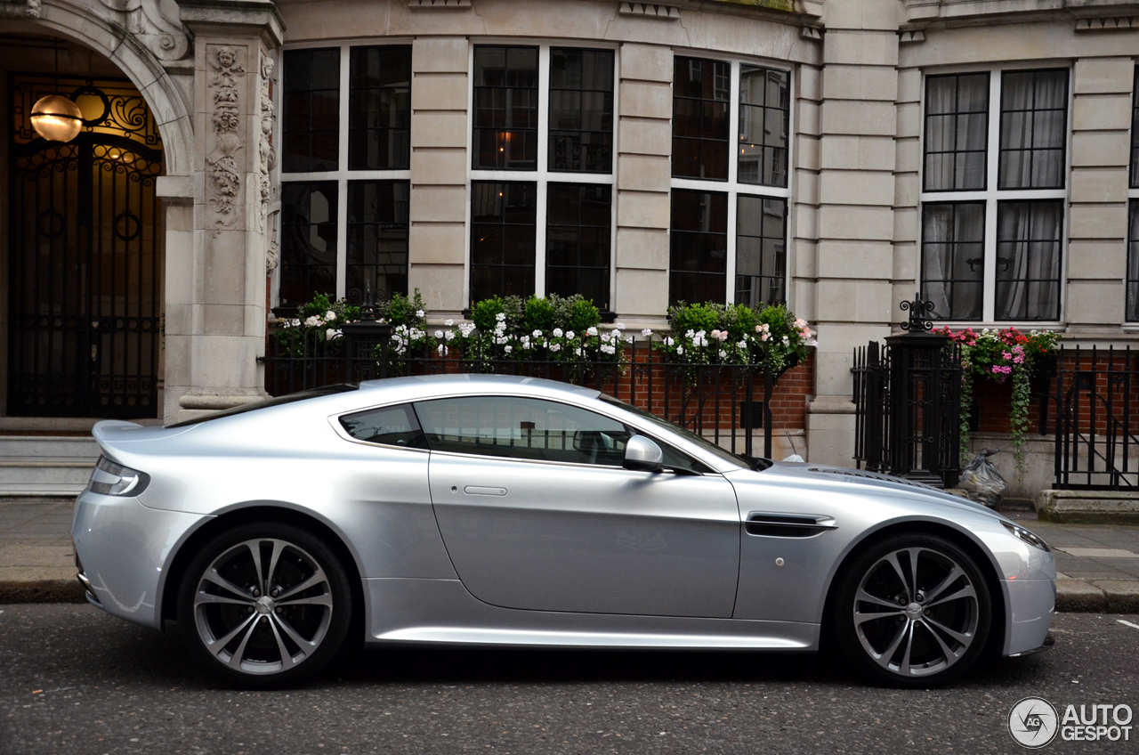Aston Martin V12 Vantage - 27 July 2016 - Autogespot