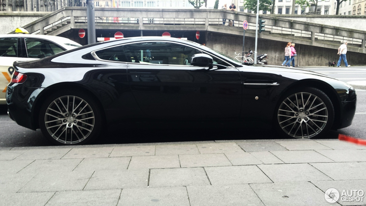 Aston Martin V8 Vantage - 03 August 2016 - Autogespot