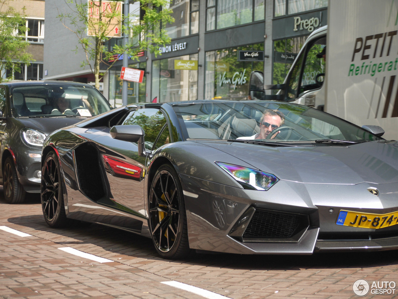 Lamborghini Aventador LP700-4 Roadster - 11 October 2016 - Autogespot