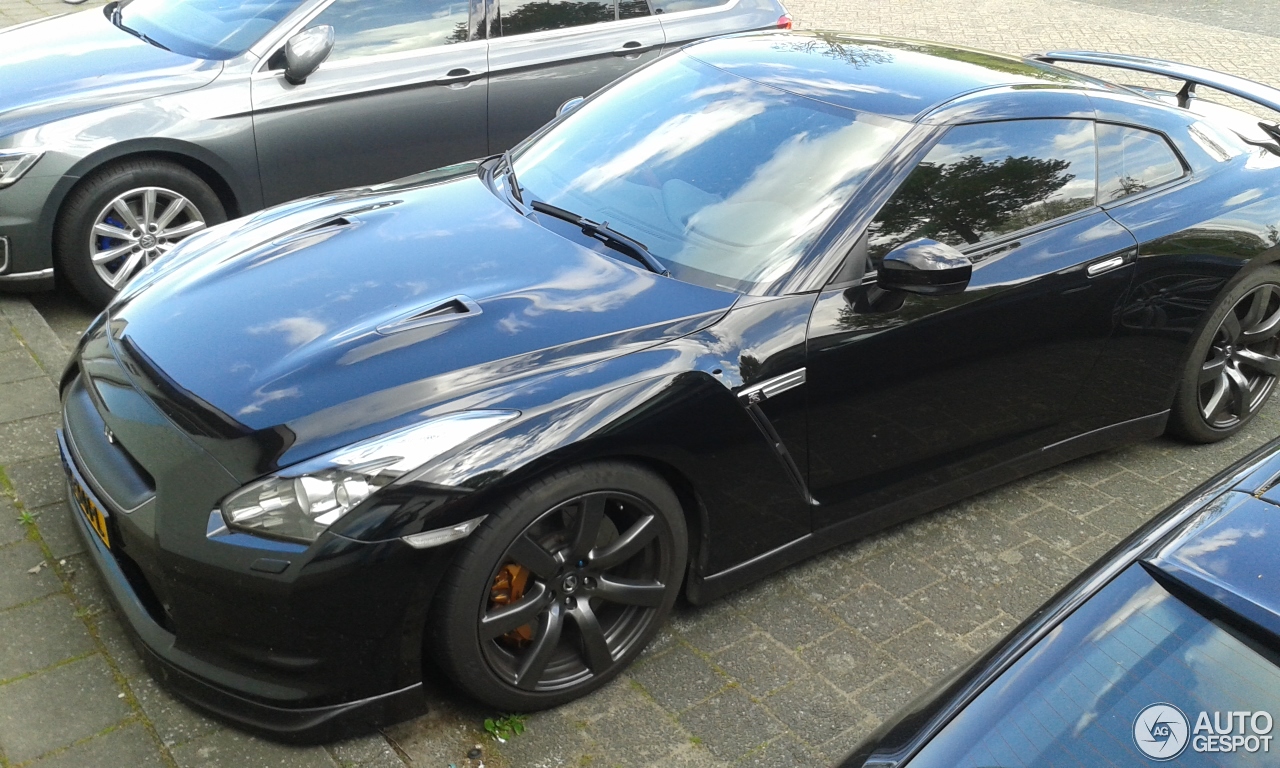 Nissan GT-R - 12 May 2017 - Autogespot