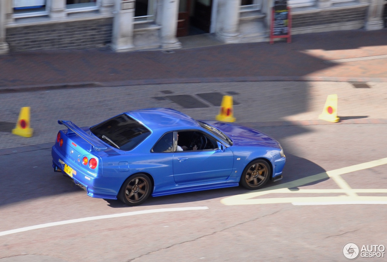 Nissan Skyline R34 GT-R V-Spec II - 03 October 2018 - Autogespot