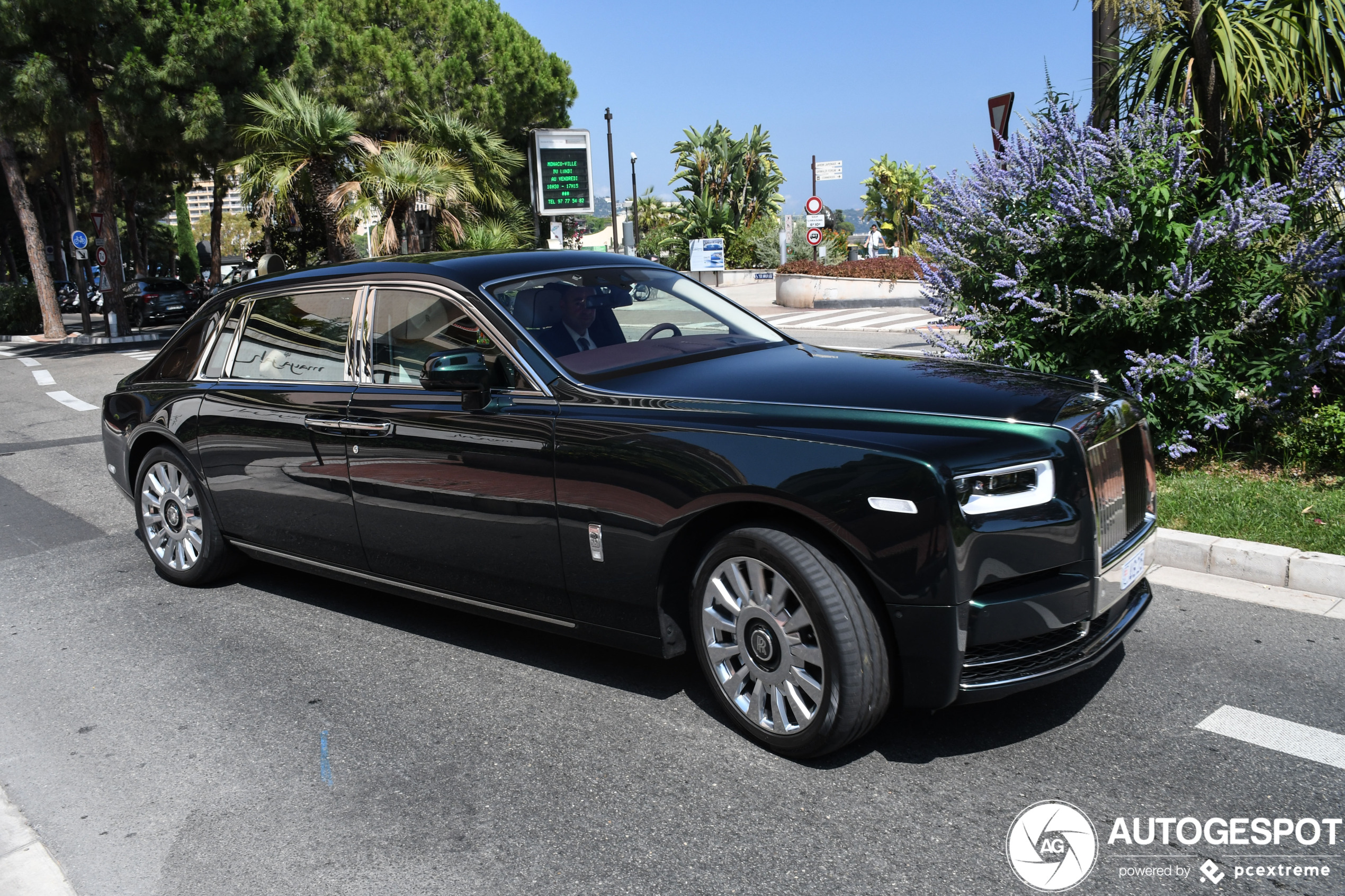 Rolls-Royce Phantom VIII EWB - 16 March 2020 - Autogespot