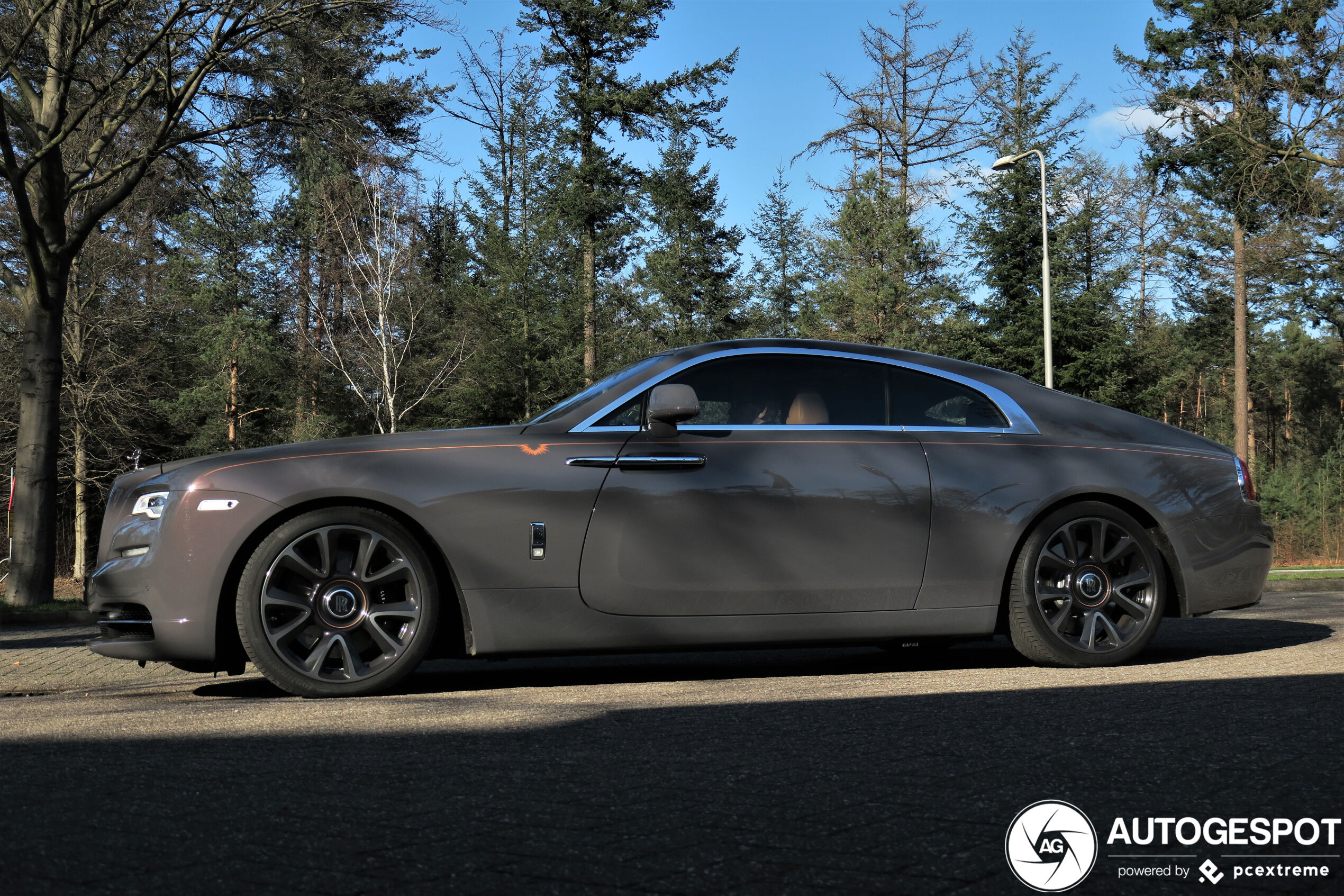 Rolls-Royce Wraith Series II Luminary Collection - 29 March 2020 ...