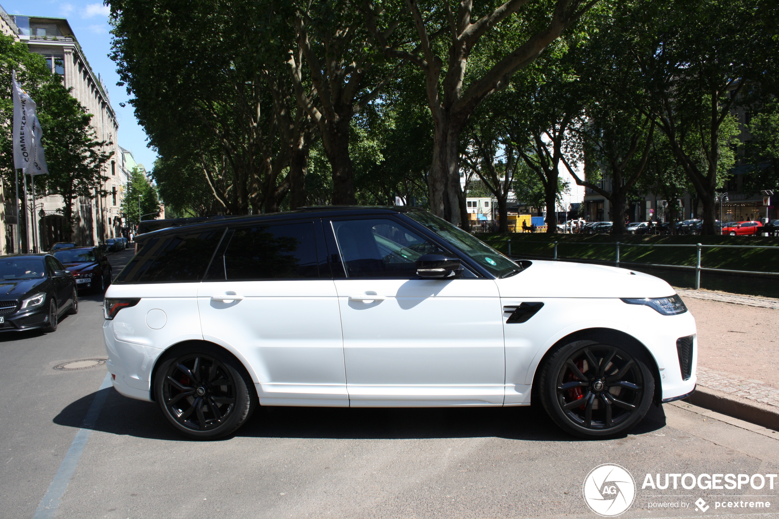 Land Rover Range Rover Sport SVR 2018 - 31 May 2020 - Autogespot