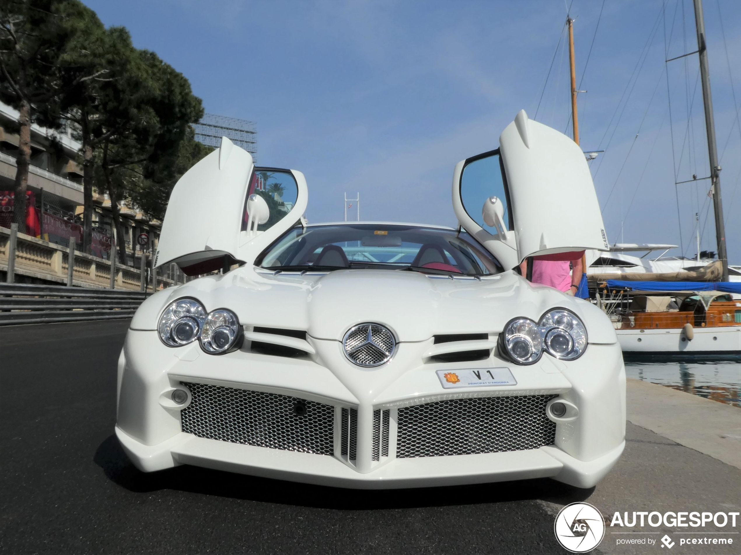 Mercedes-Benz FAB Design SLR McLaren Desire - 29 November 2020 - Autogespot