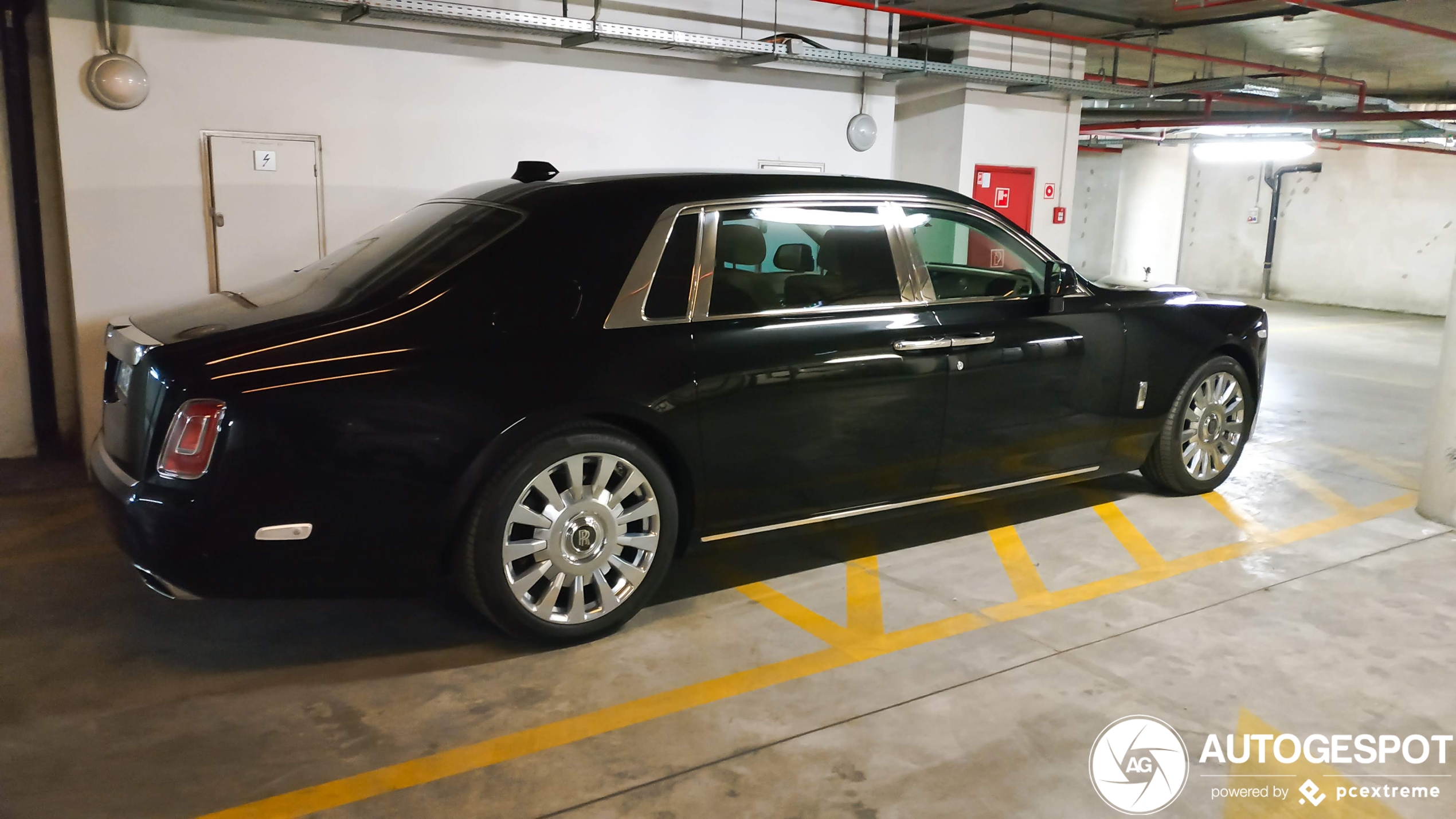 Rolls-Royce Phantom VIII EWB - 17 May 2021 - Autogespot