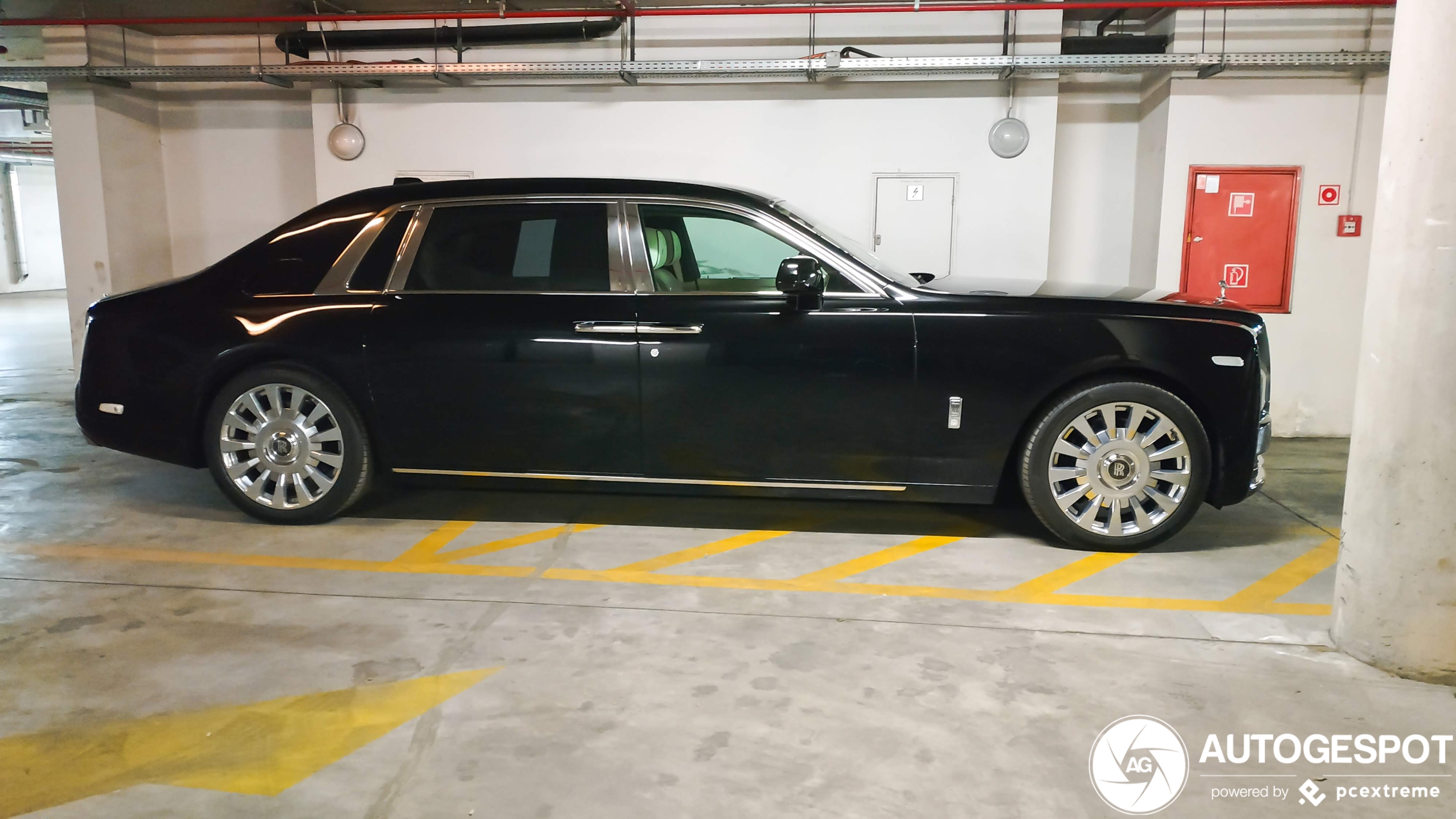 Rolls-Royce Phantom VIII EWB - 17 May 2021 - Autogespot
