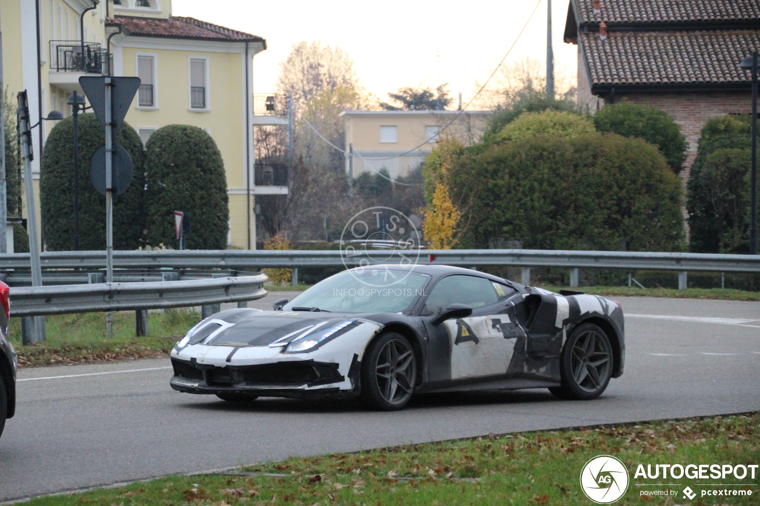 Ferrari 296 GTB Mule - 07 December 2021 - Autogespot
