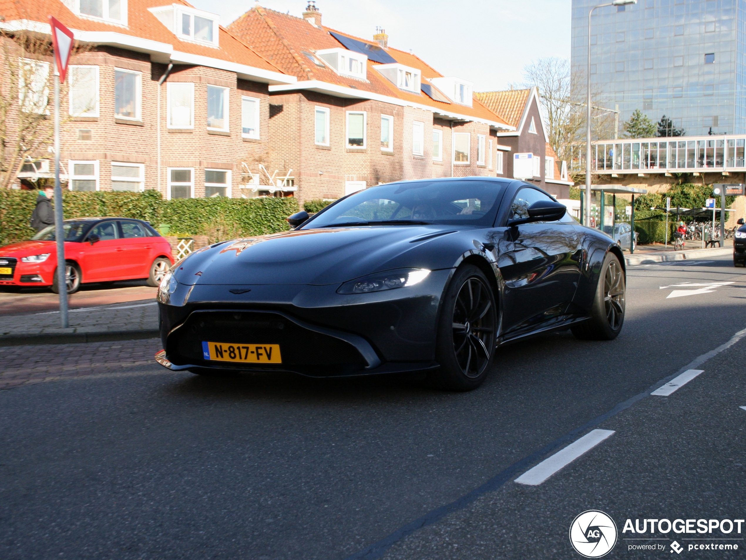Aston Martin V8 Vantage 2018 - 13 April 2022 - Autogespot