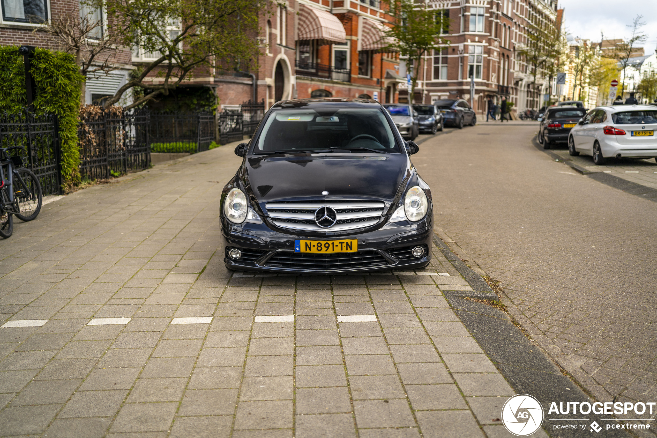 Mercedes-Benz R 63 AMG - 28 April 2023 - Autogespot