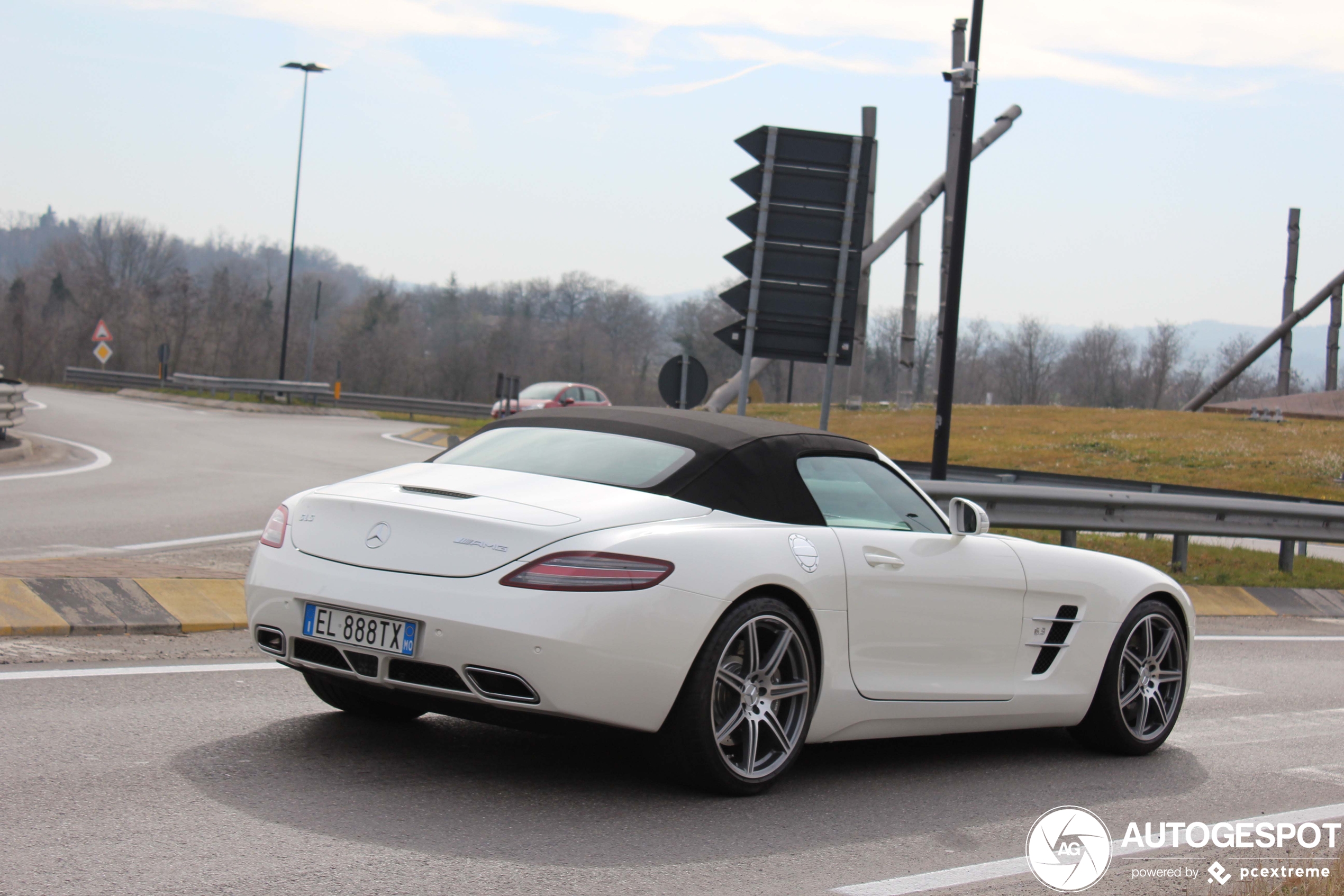 Mercedes-Benz SLS AMG Roadster - 20 May 2023 - Autogespot