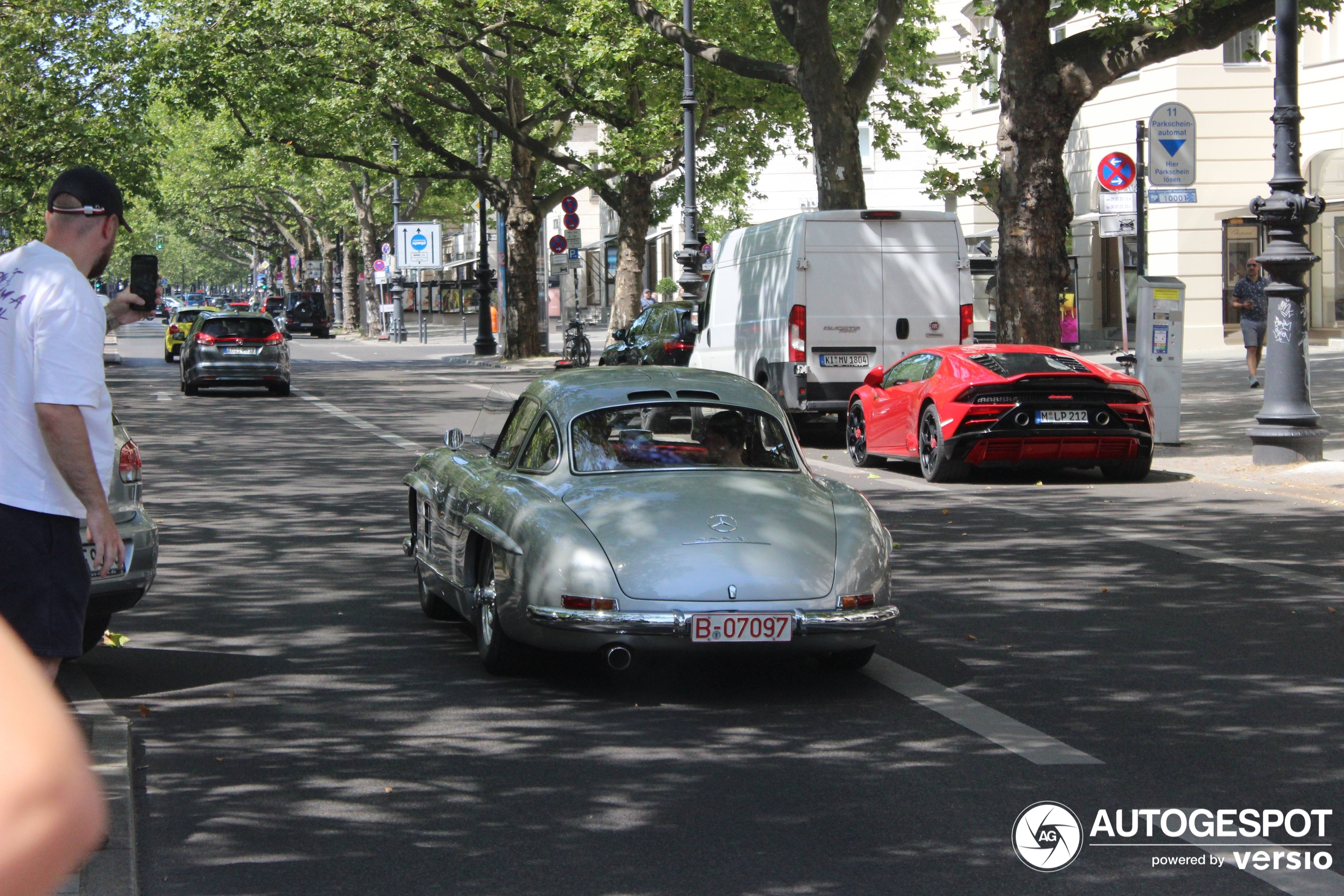 Mercedes-Benz 300SL Gullwing - 17 July 2023 - Autogespot