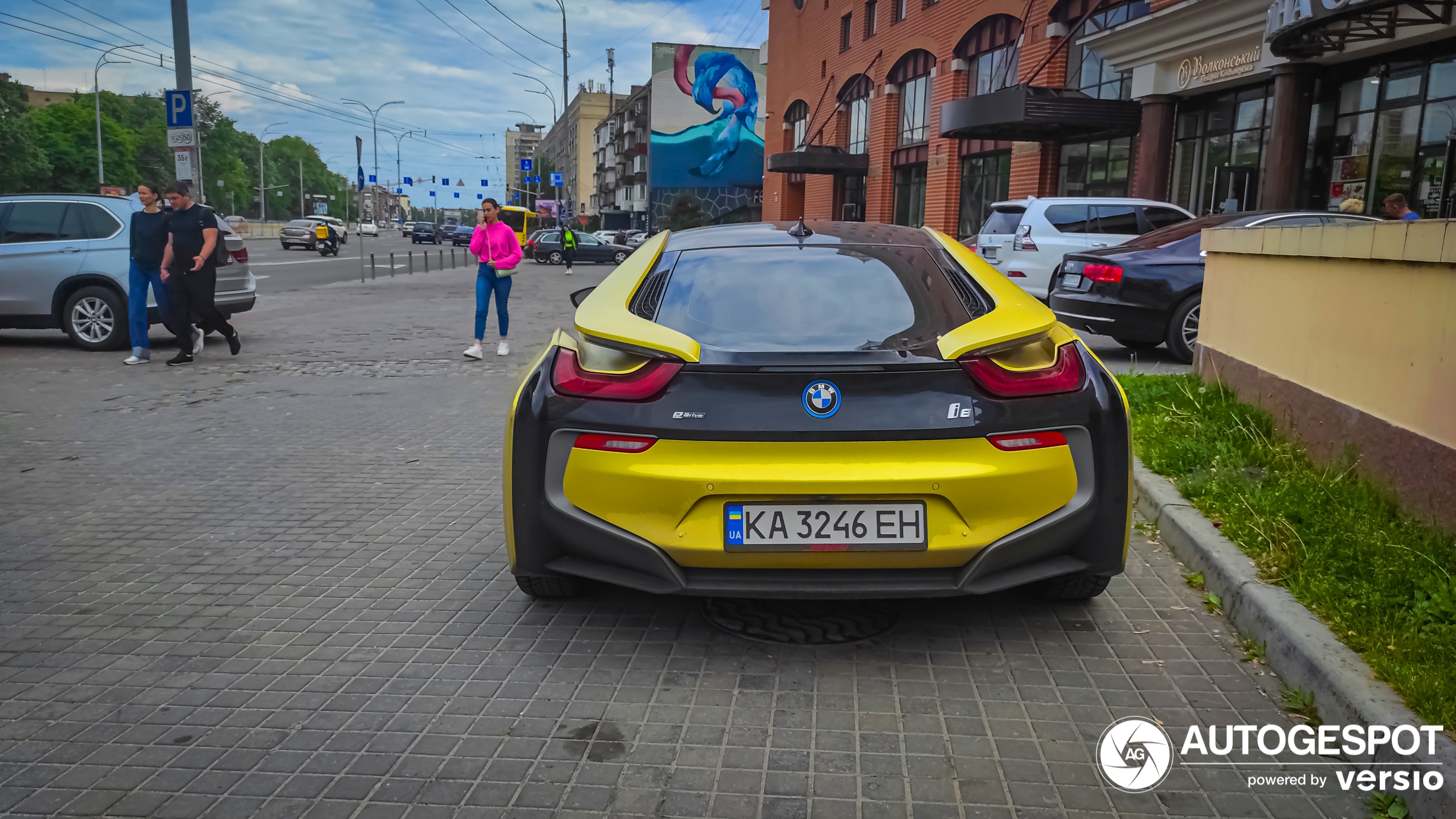 BMW i8 Protonic Frozen Yellow Edition - 25 September 2023 - Autogespot