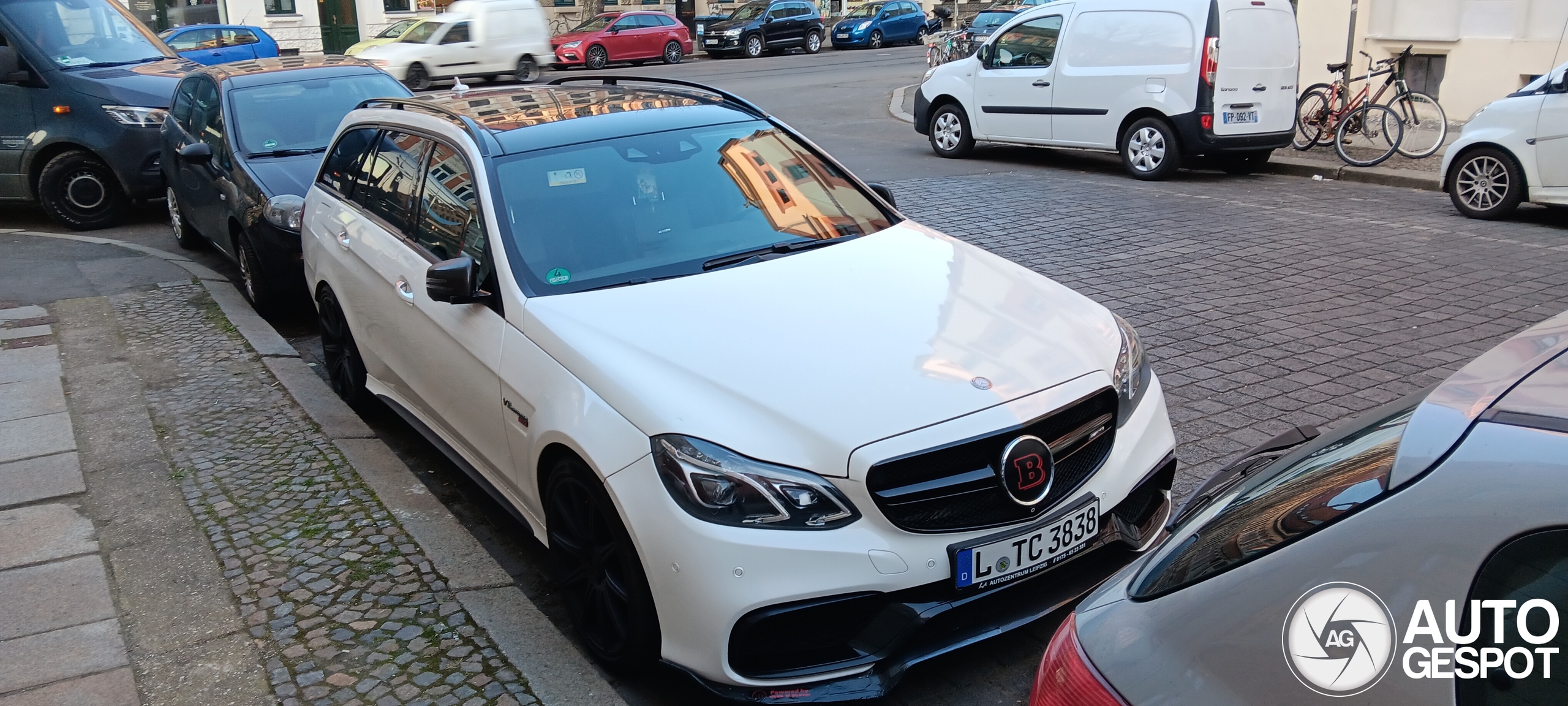 Mercedes-Benz Brabus E B63S-700 Biturbo S212 2013 - 08 March 2024 ...