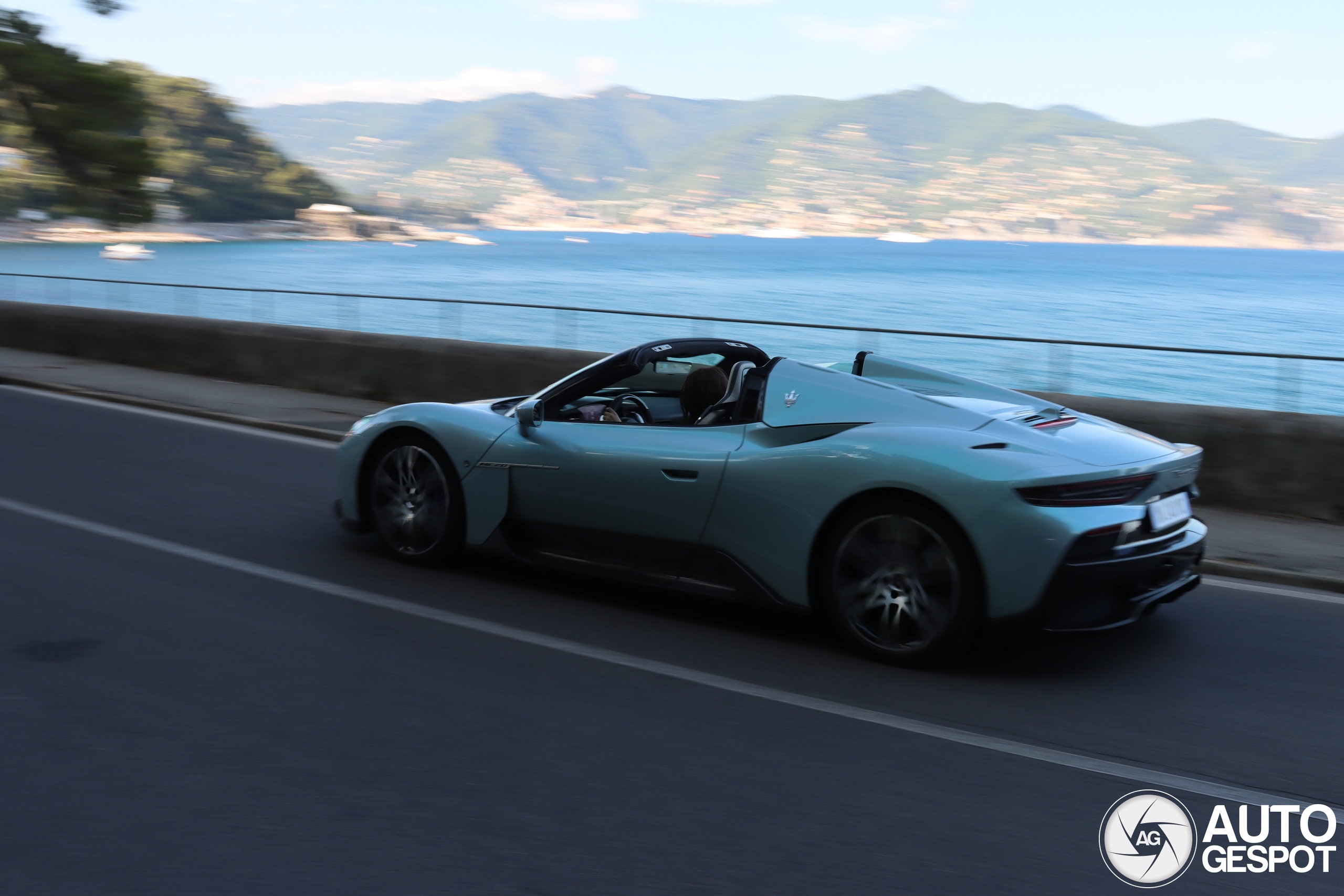 Maserati MC20 Cielo - 10 April 2024 - Autogespot