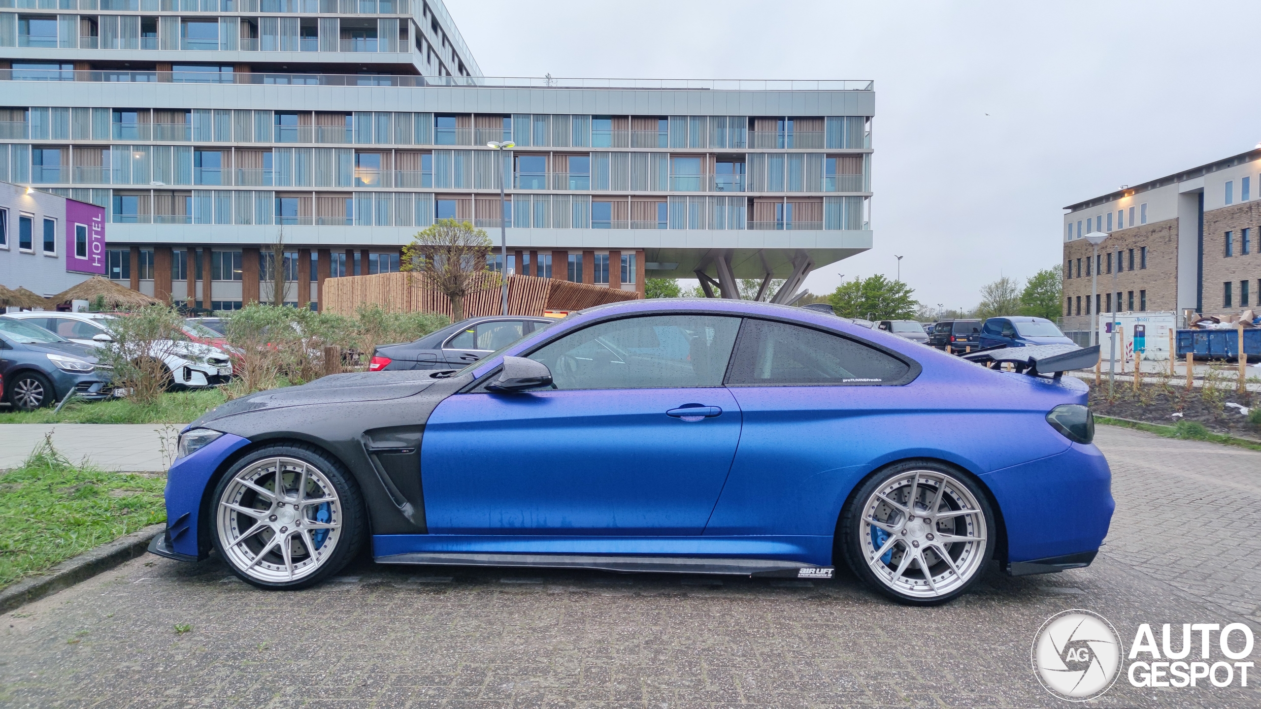 BMW M4 F82 Coupé Air Lift Performance - 11 April 2024 - Autogespot