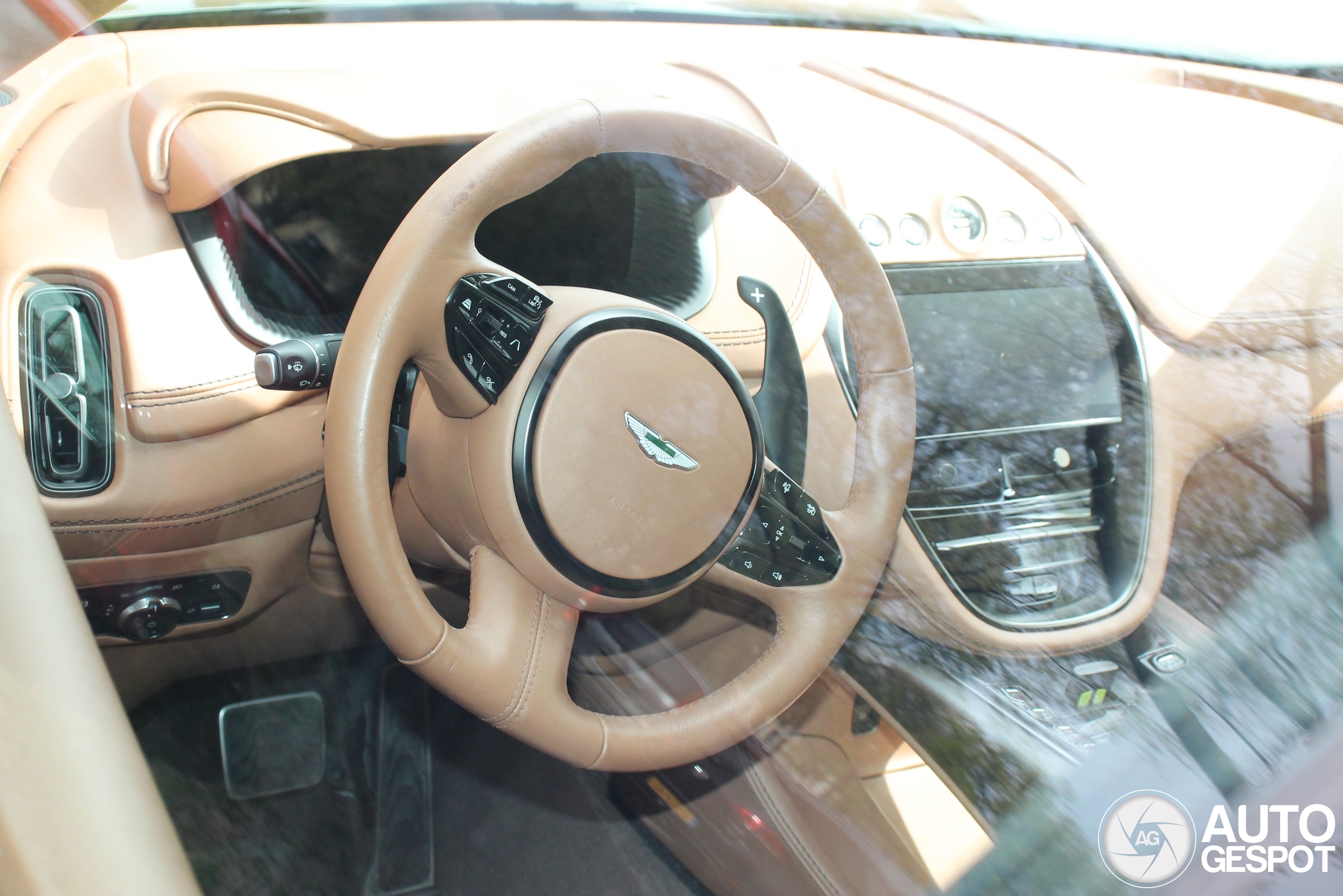 Aston Martin DBX - 16 April 2024 - Autogespot