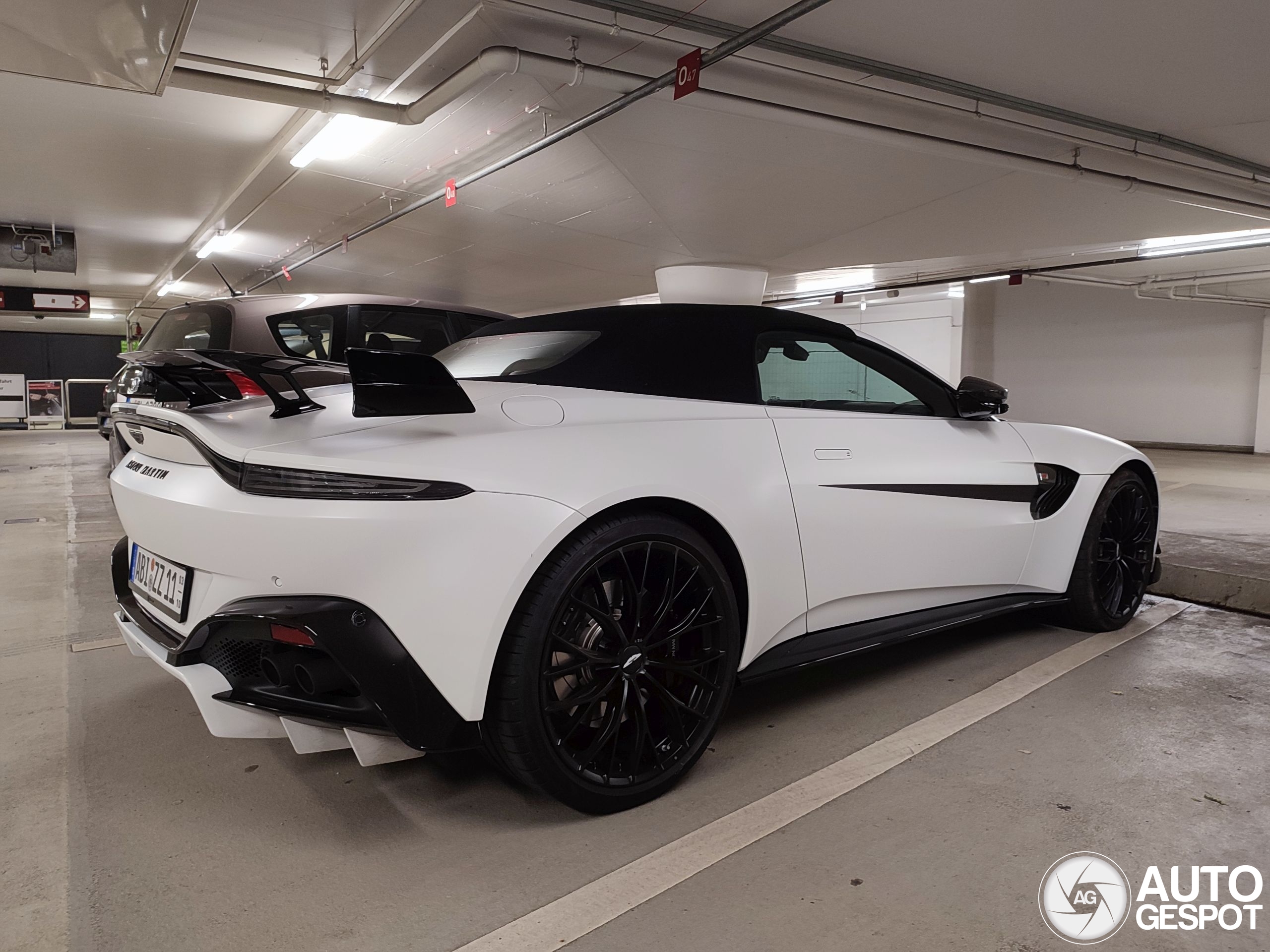 Aston Martin V8 Vantage Formula 1 Edition Roadster - 28 June 2024 ...