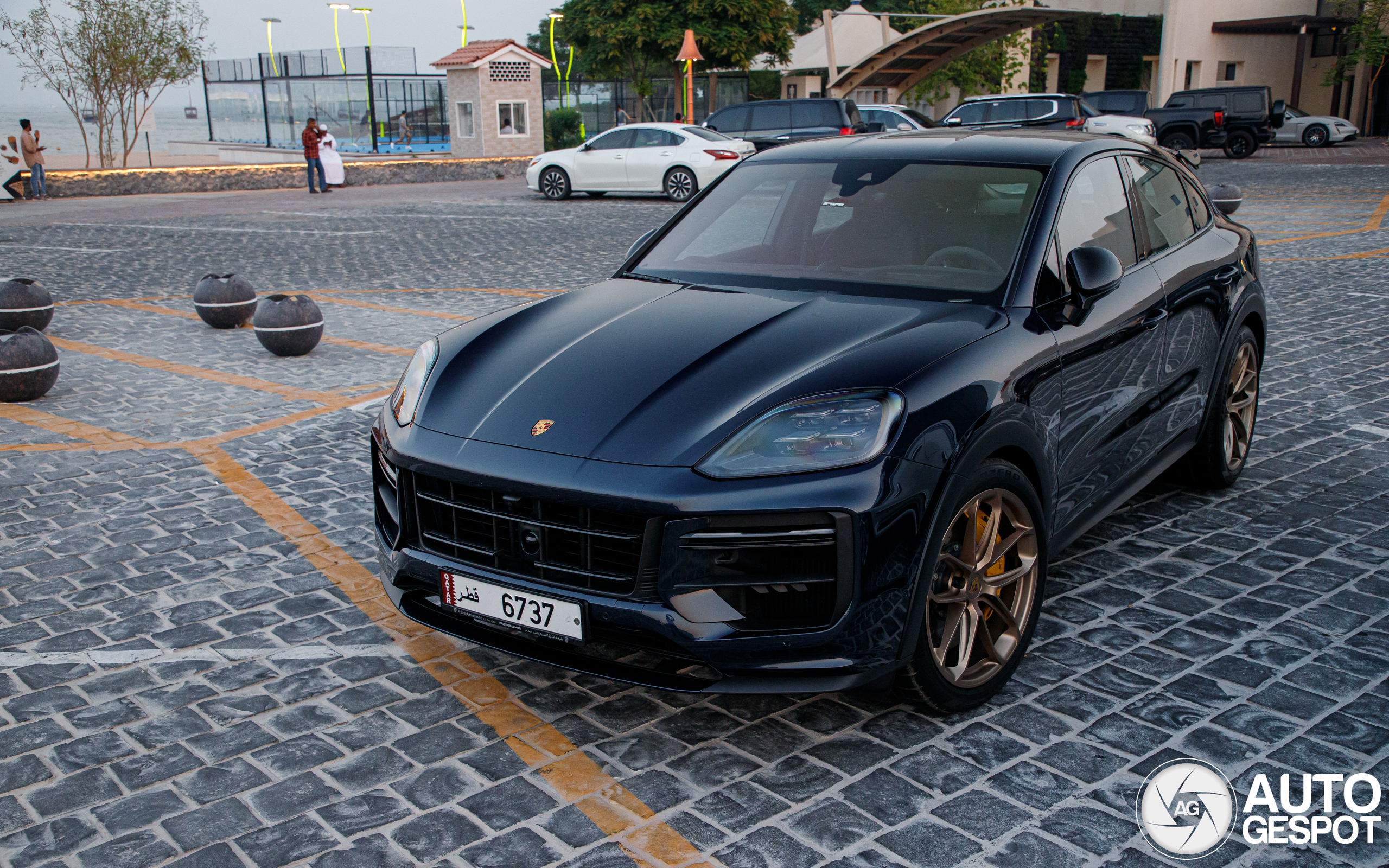 Spotter legt twee auto's met hetzelfde kenteken vast in twee continenten