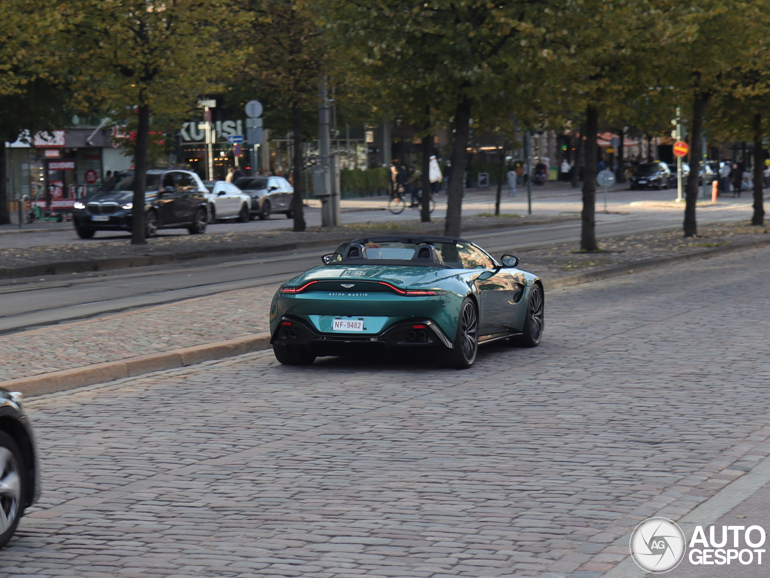 Aston Martin V8 Vantage Formula 1 Edition Roadster - 08 October 2024 ...