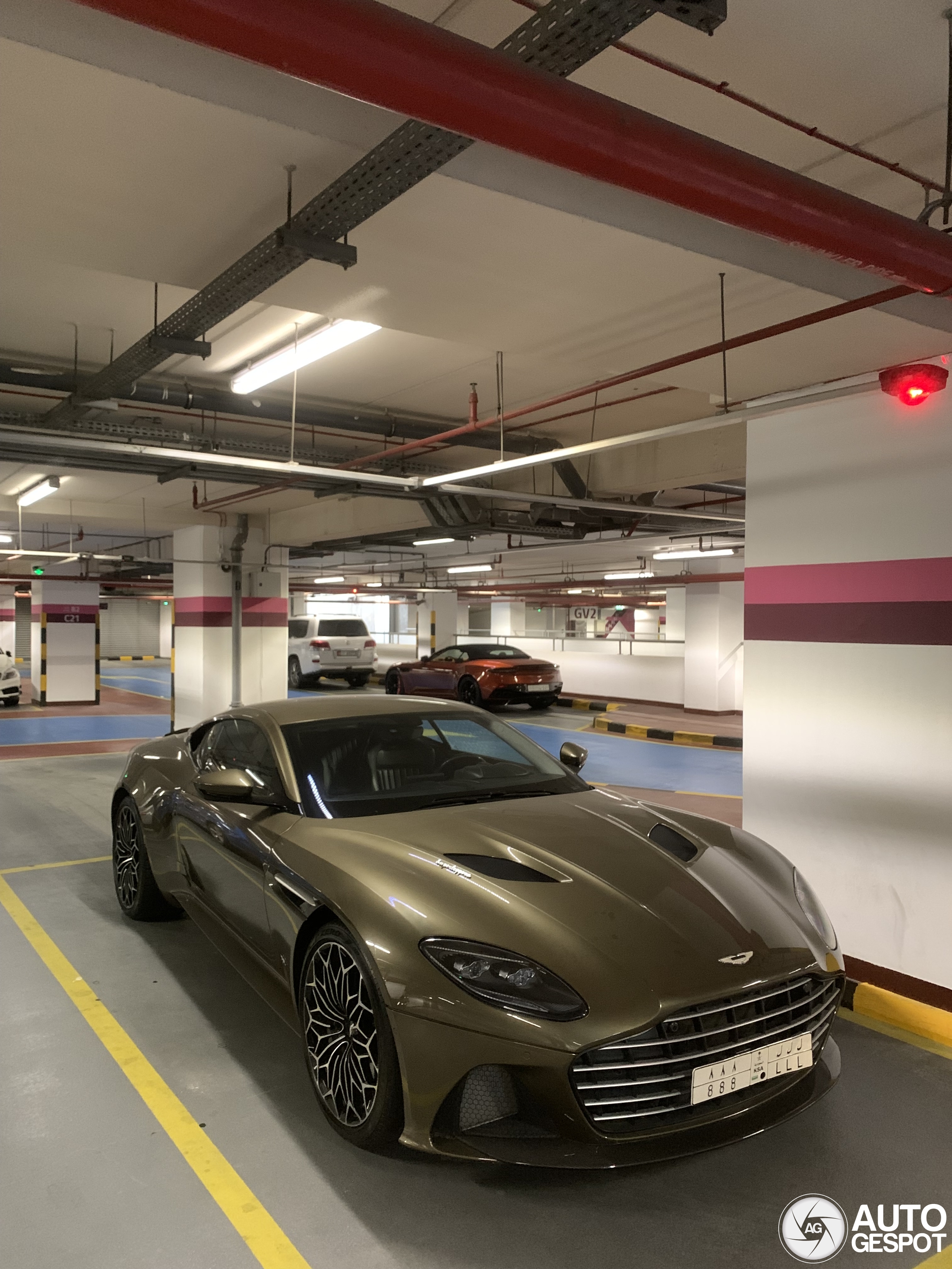 Aston Martin DBS Superleggera OHMSS Edition - 12 October 2024 - Autogespot