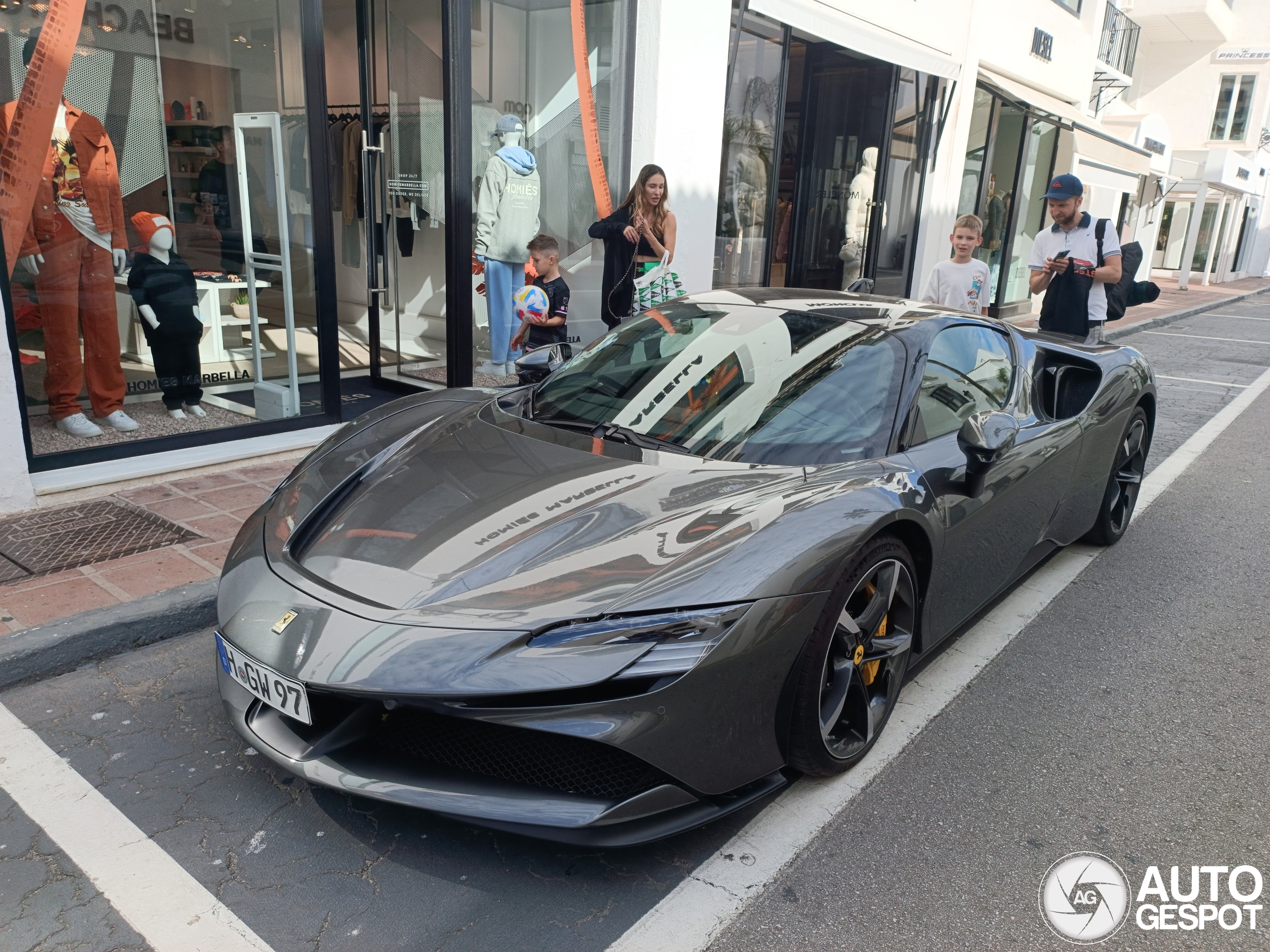 Ferrari SF90 Stradale - 09 November 2024 - Autogespot