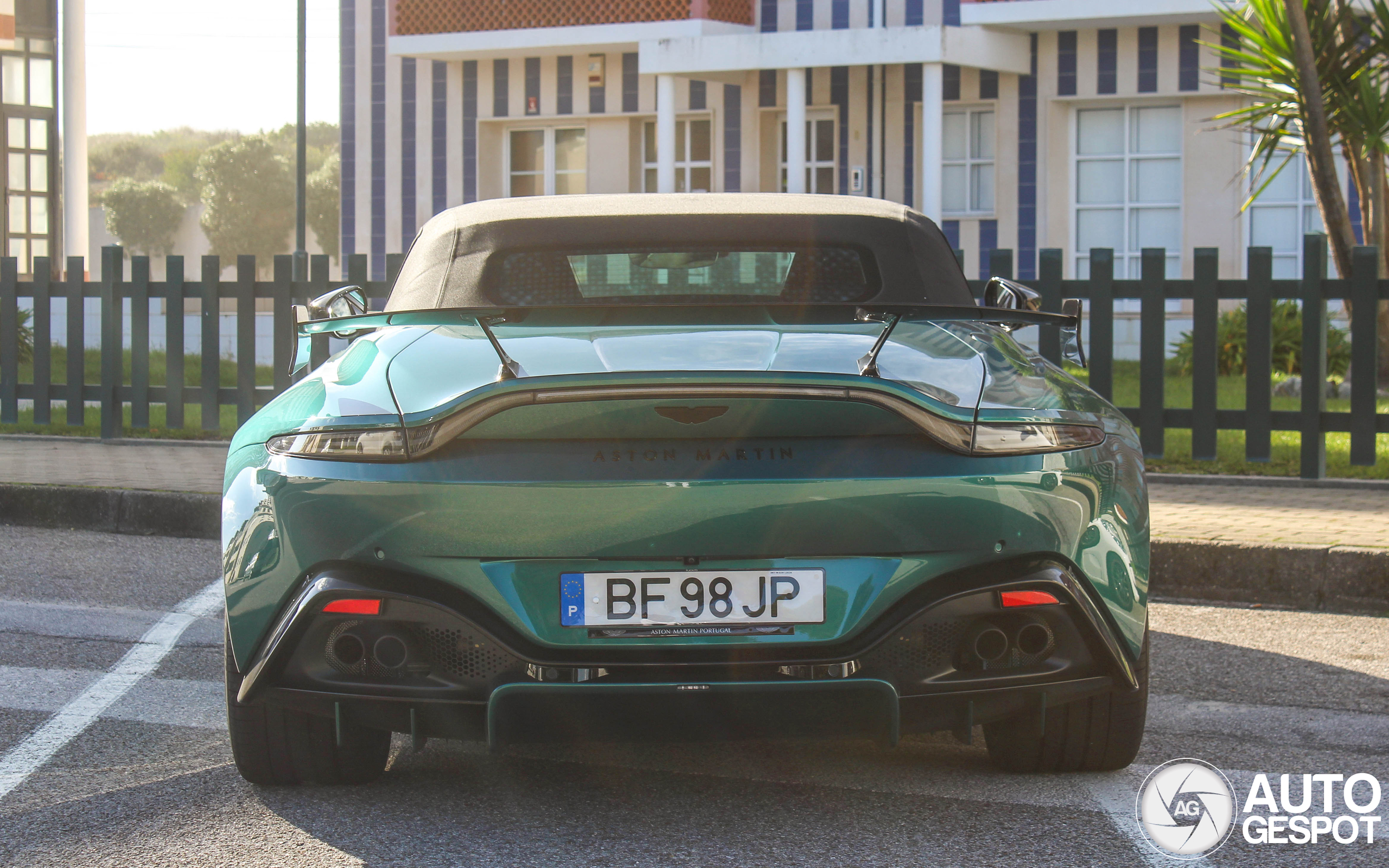 Aston Martin V8 Vantage Formula 1 Edition Roadster - 28 November 2024 ...