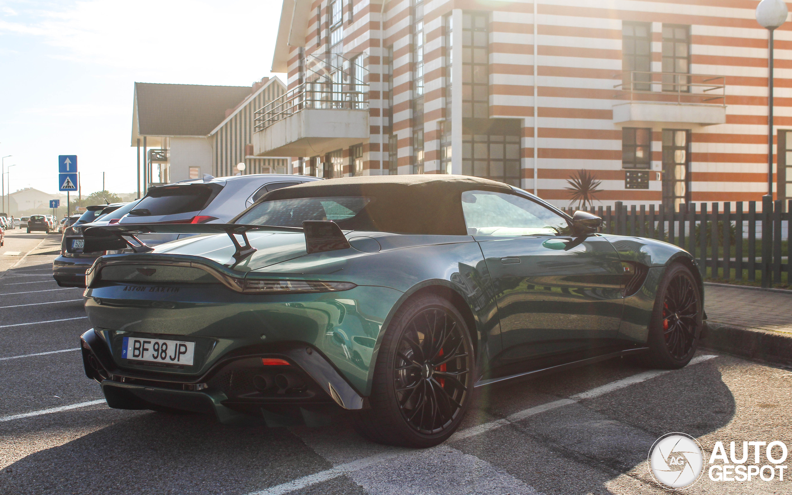 Aston Martin V8 Vantage Formula 1 Edition Roadster - 28 November 2024 ...