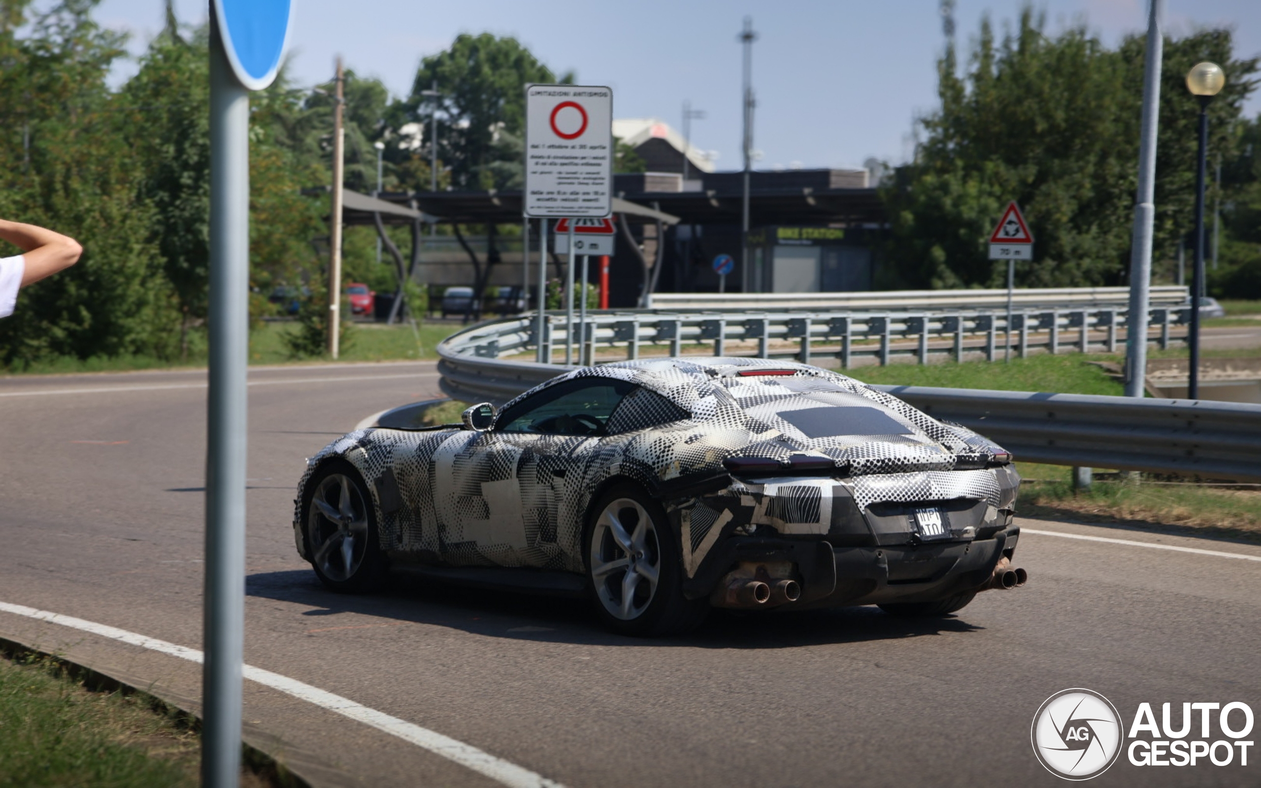 Ferrari Roma M Mule - 02 December 2024 - Autogespot