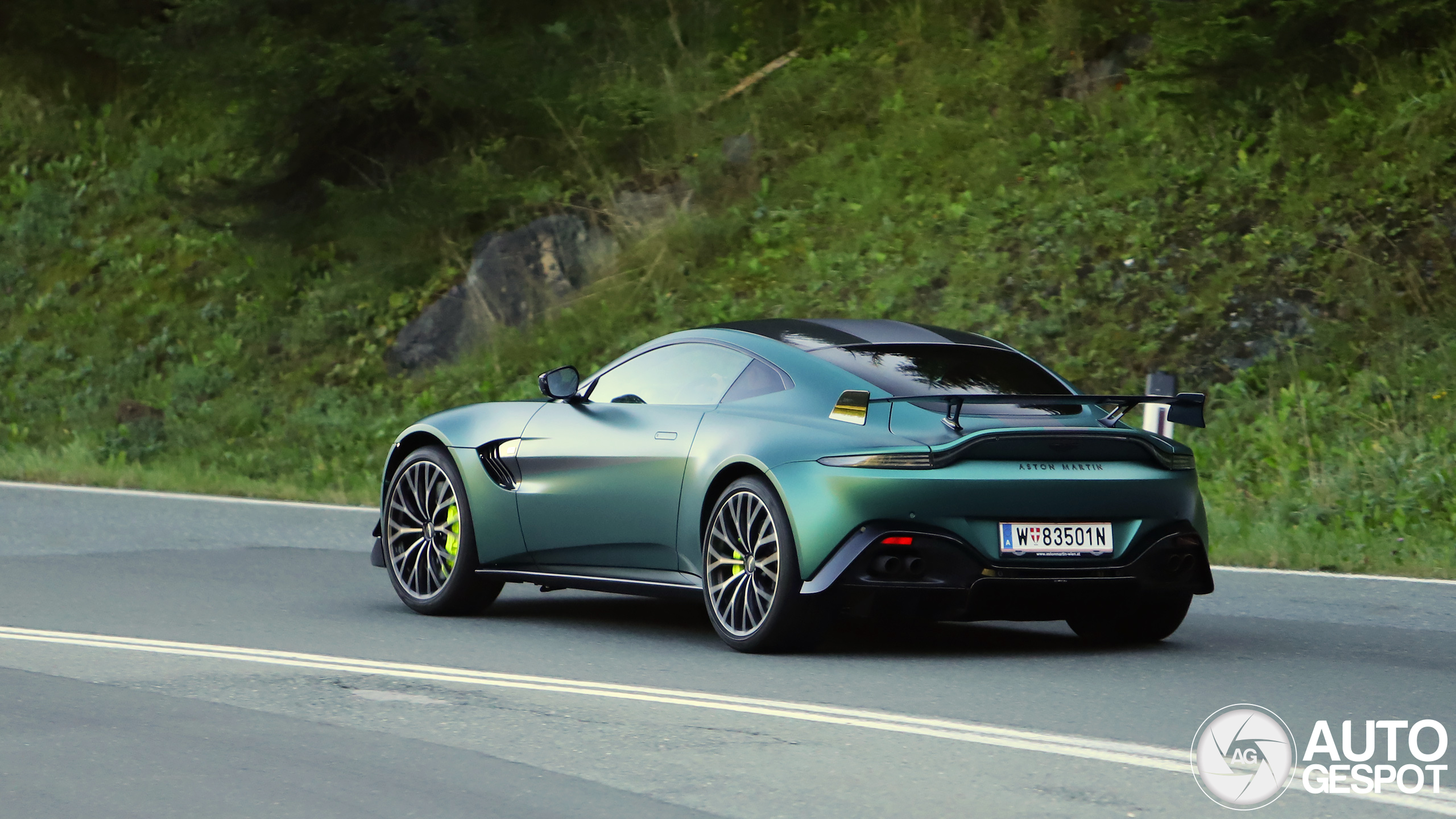 Aston Martin V8 Vantage Formula 1 Edition - 03 December 2024 - Autogespot
