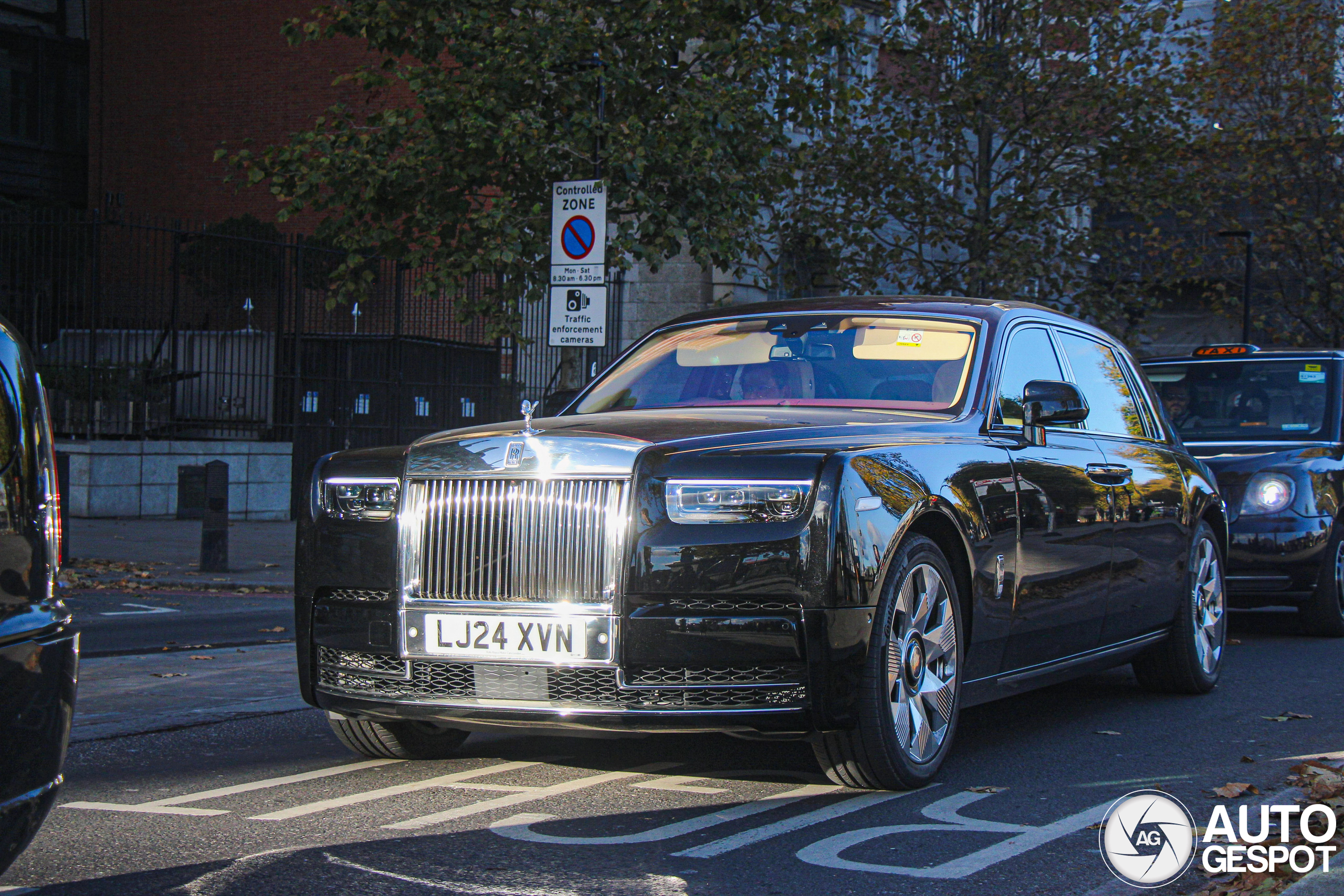 Rolls-Royce Phantom VIII EWB Series II - 16 December 2024 - Autogespot