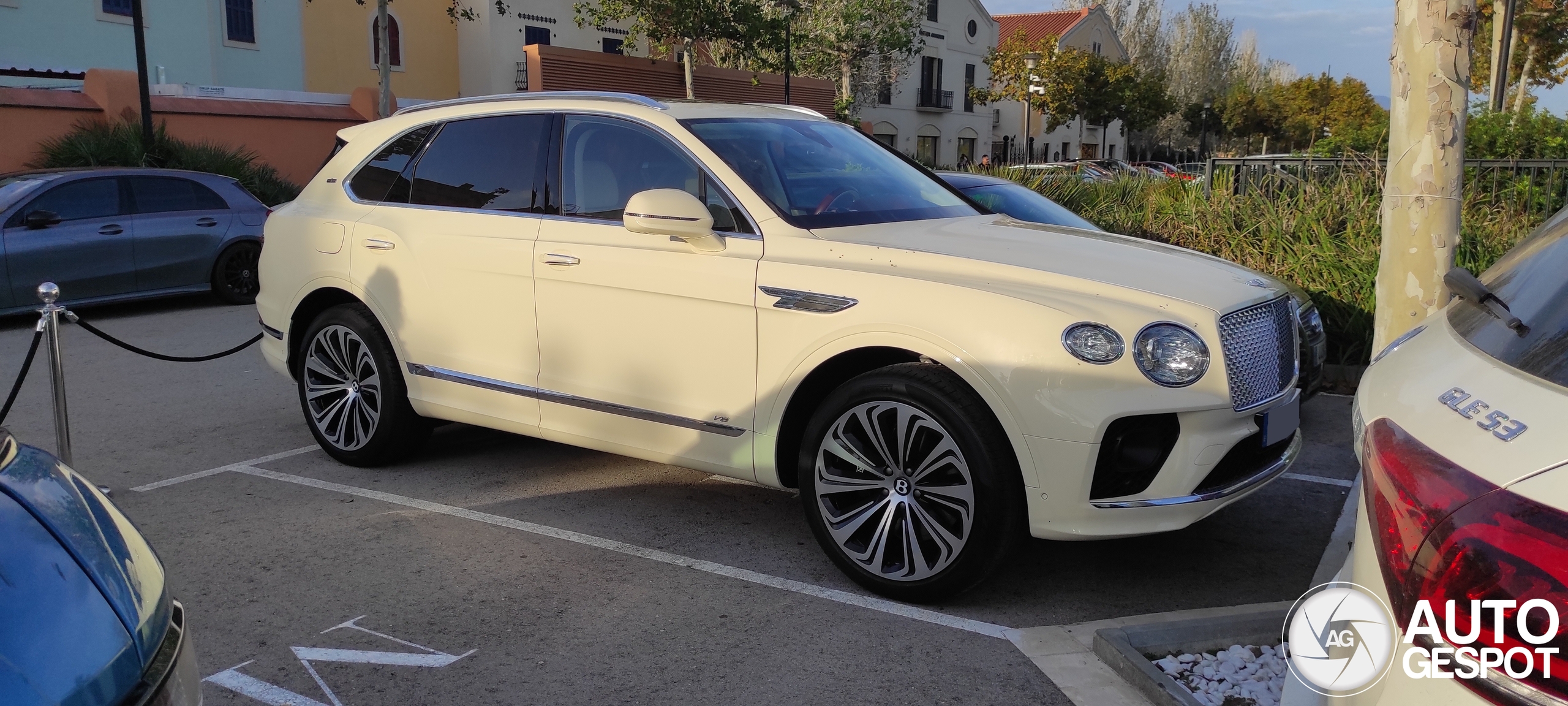 Bentley Bentayga V8 2021 First Edition - 17 December 2024 - Autogespot