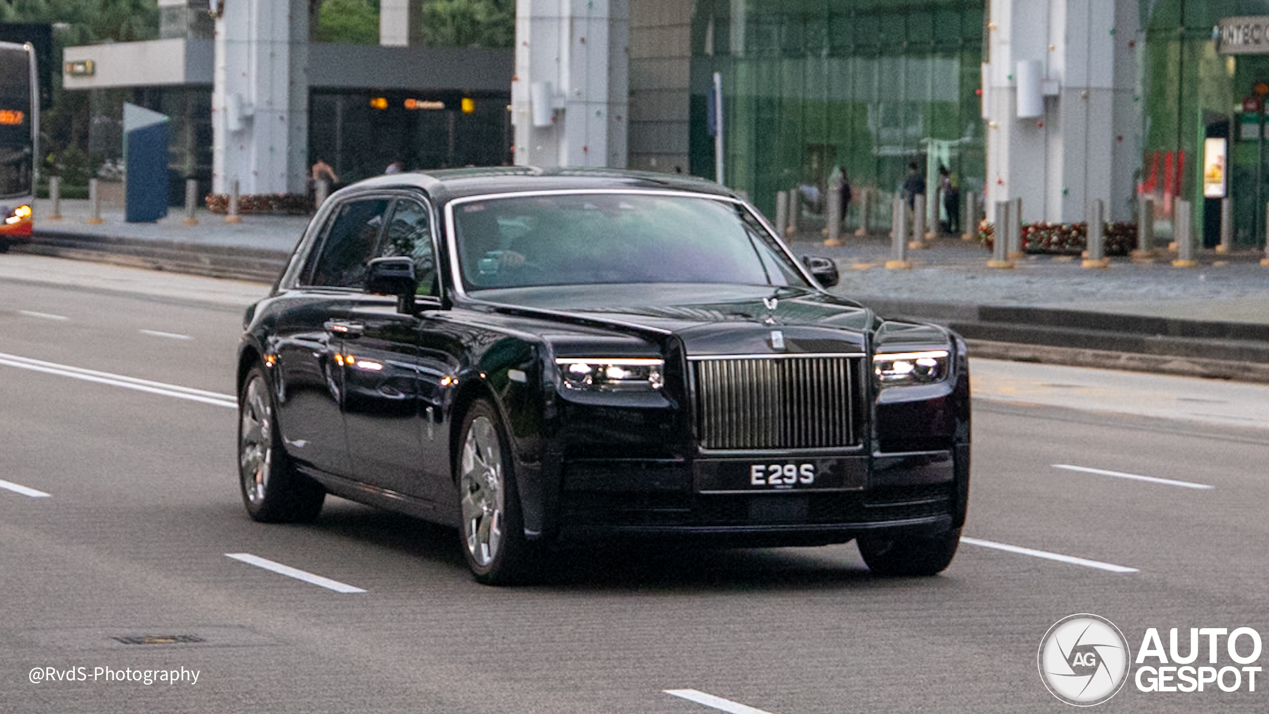Rolls-Royce Phantom VIII EWB Series II - 25 February 2025 - Autogespot