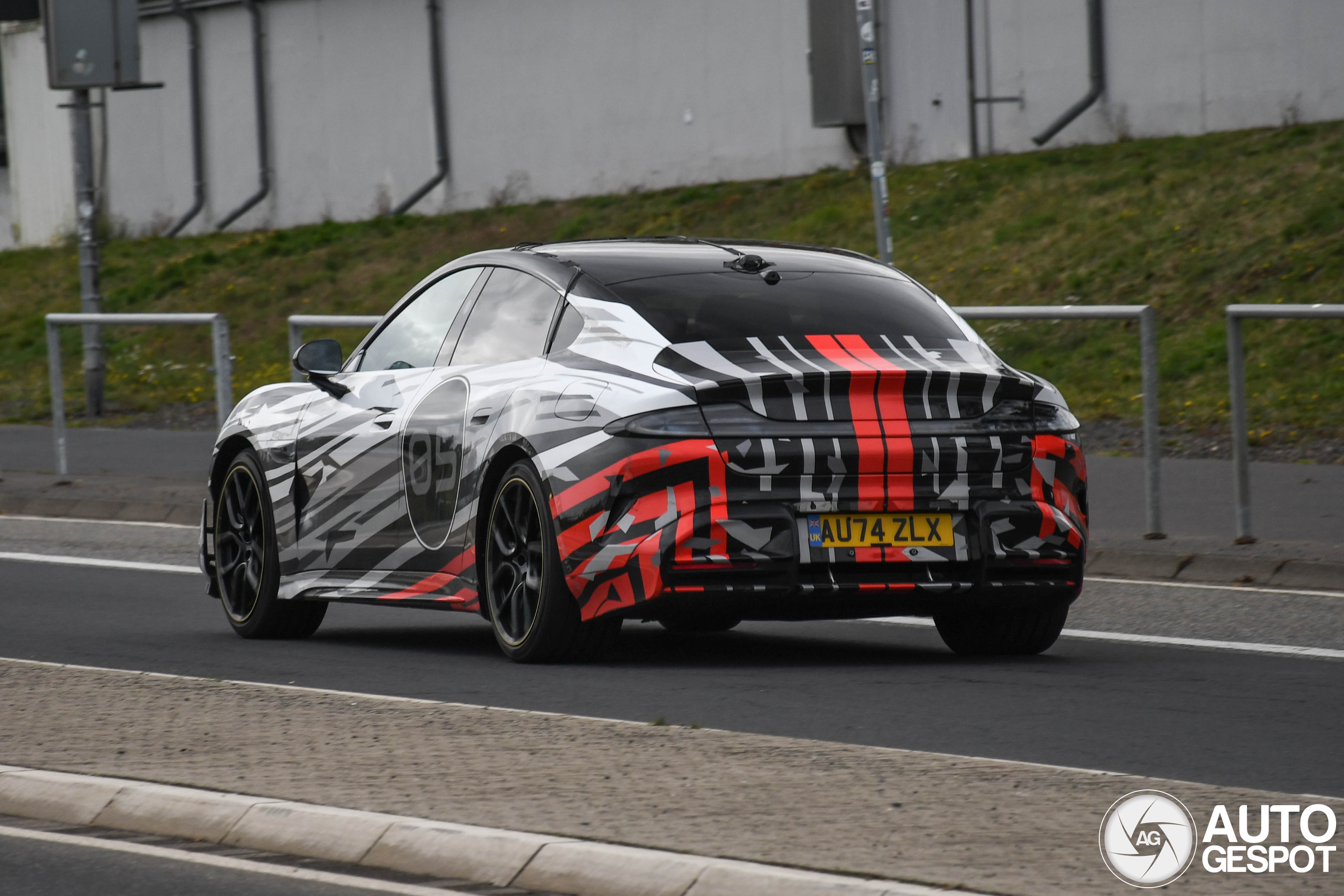 Xiaomi SU7 Ultra - 04 March 2025 - Autogespot